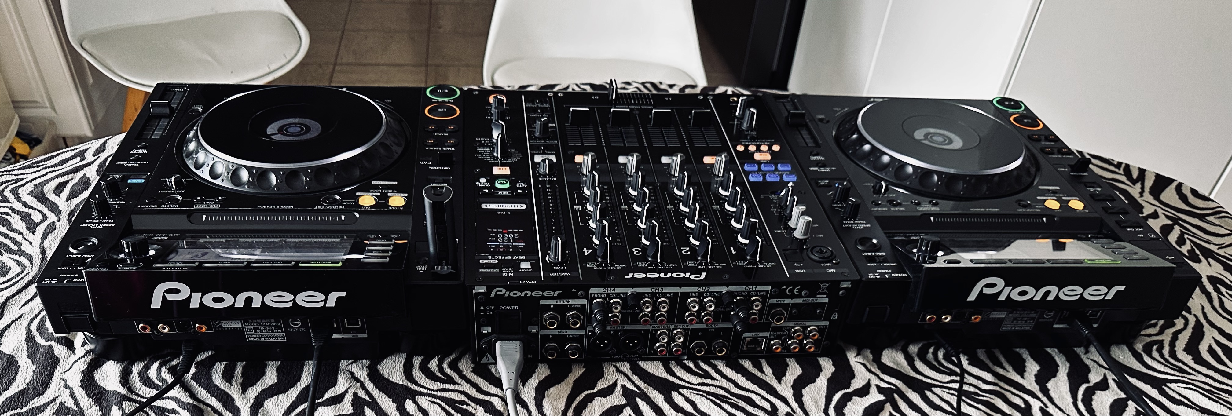 CDJ-2000 - Pioneer CDJ-2000 - Audiofanzine