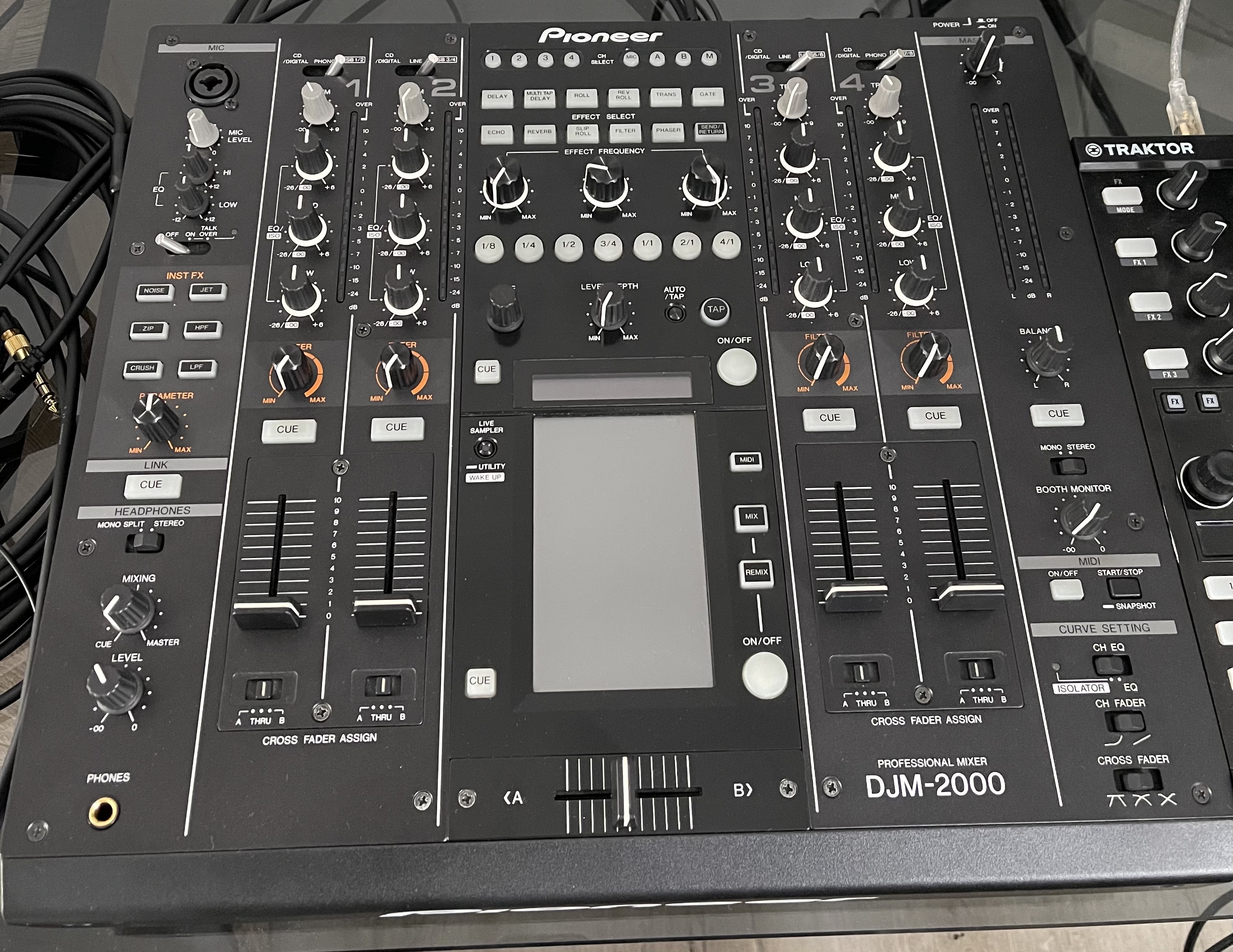 DJM-2000 - Pioneer DJM-2000 - Audiofanzine