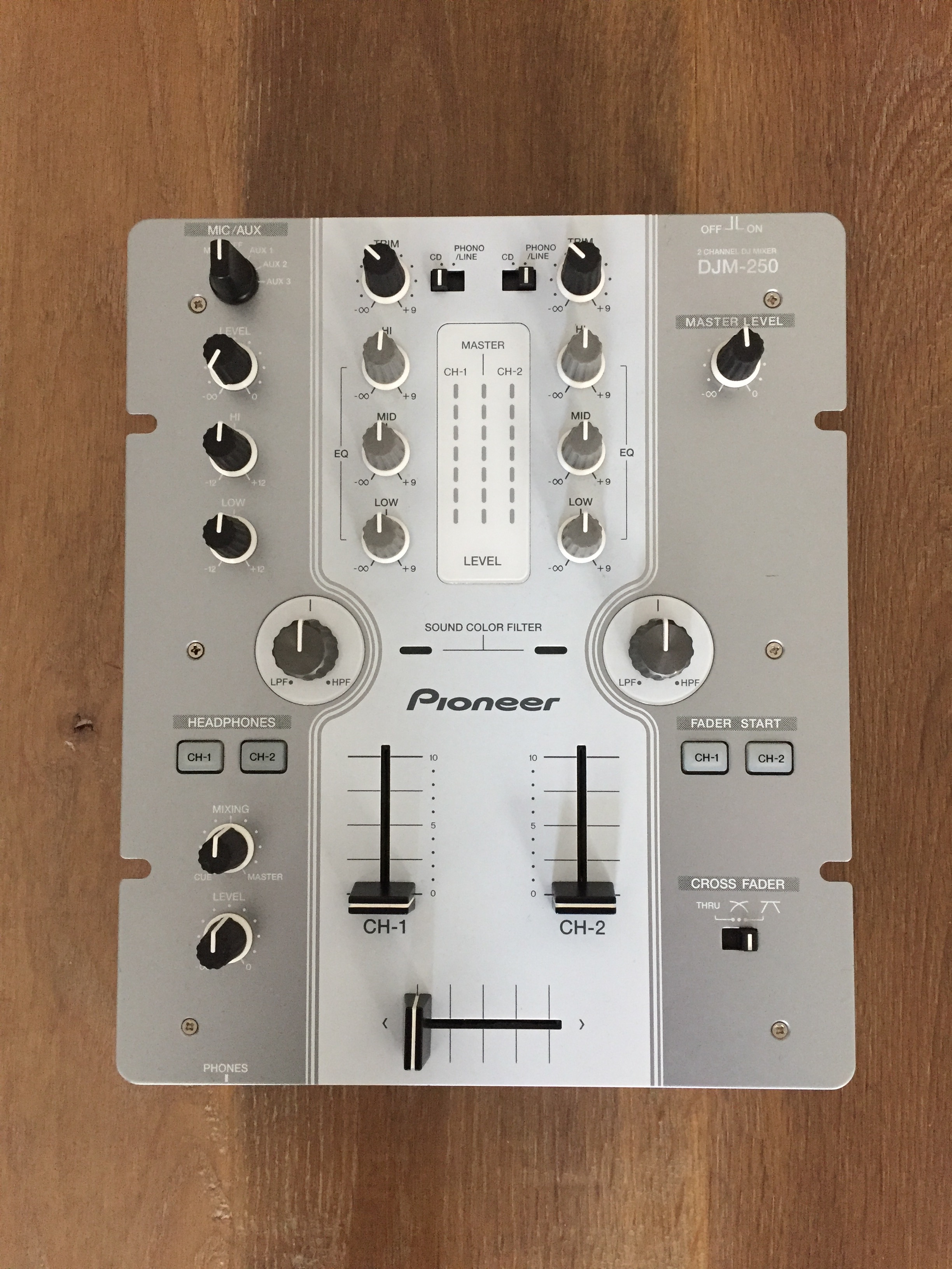 DJM-250 - Pioneer DJM-250 - Audiofanzine