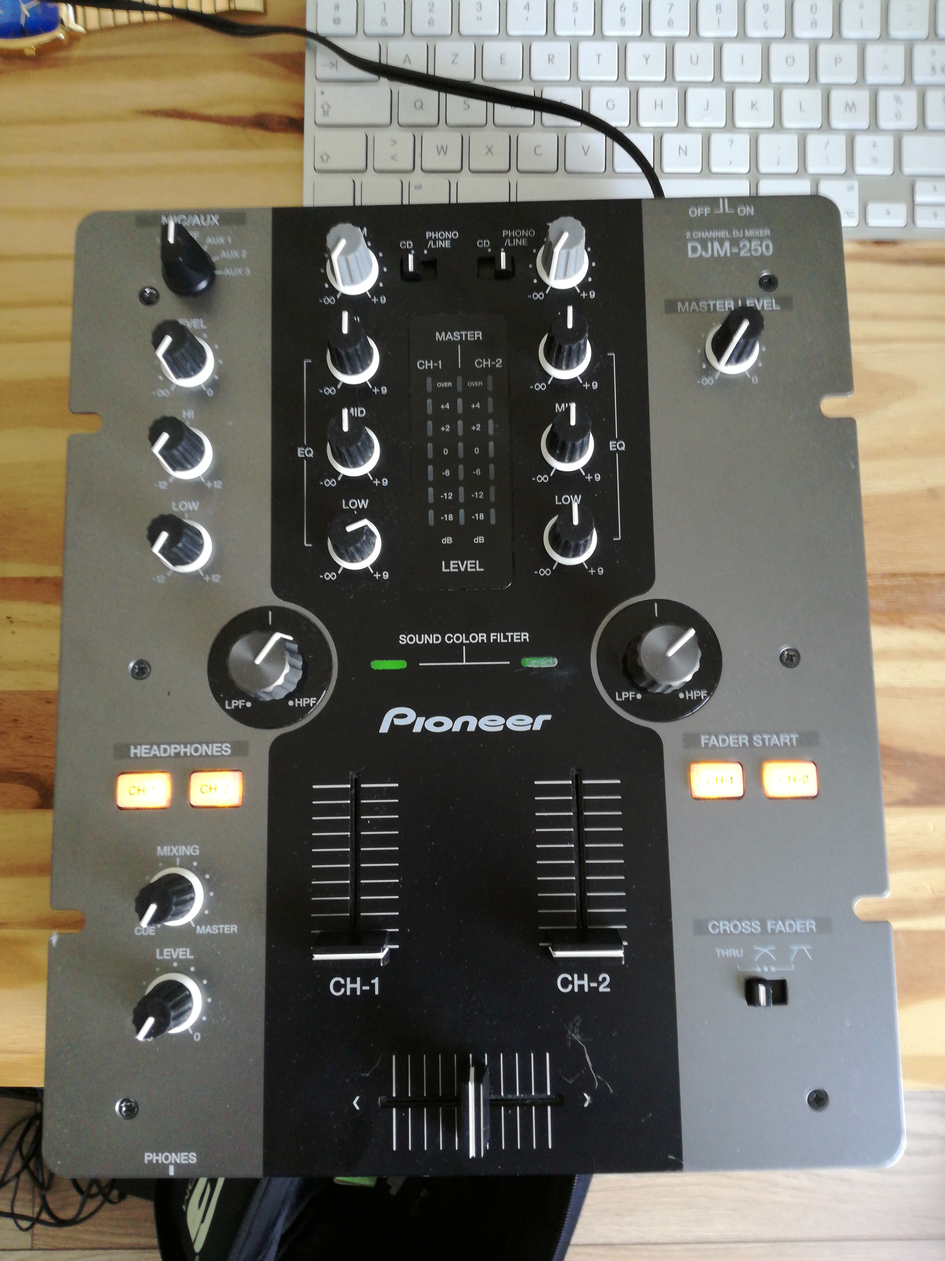 DJM-250 - Pioneer DJM-250 - Audiofanzine