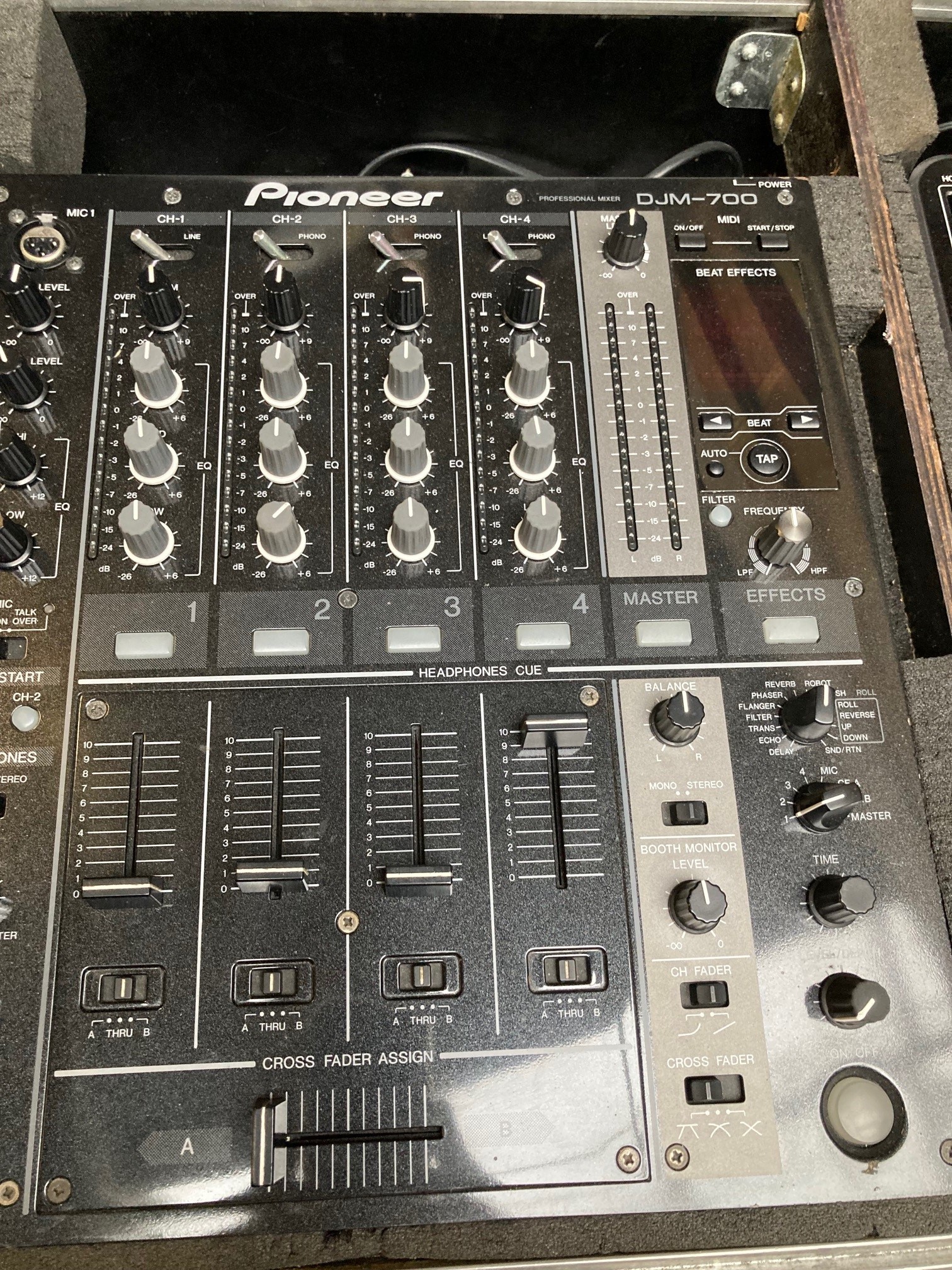 DJM-700 - Pioneer DJM-700 - Audiofanzine