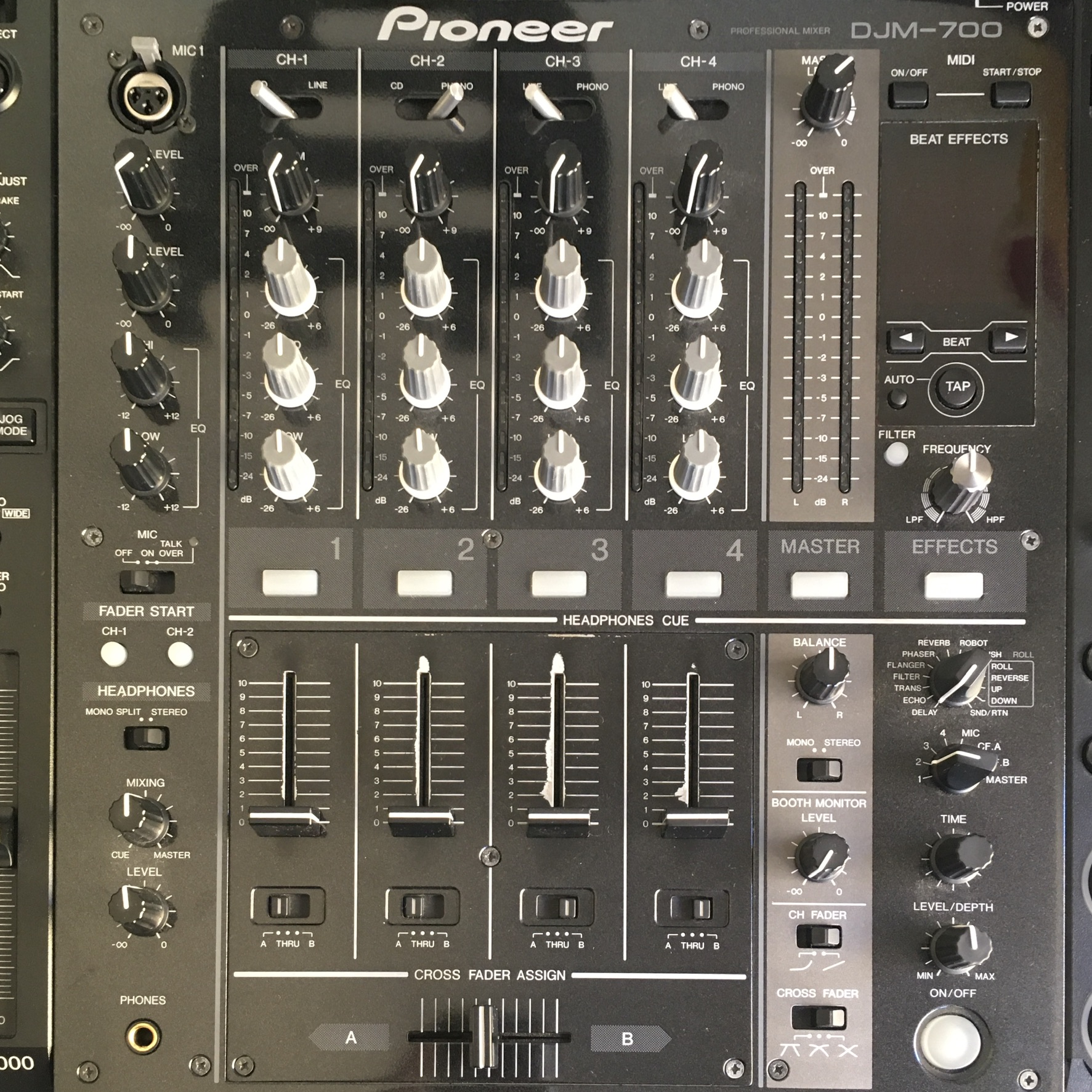 Pioneer DJM 700 (Pays de la Loire) - Audiofanzine