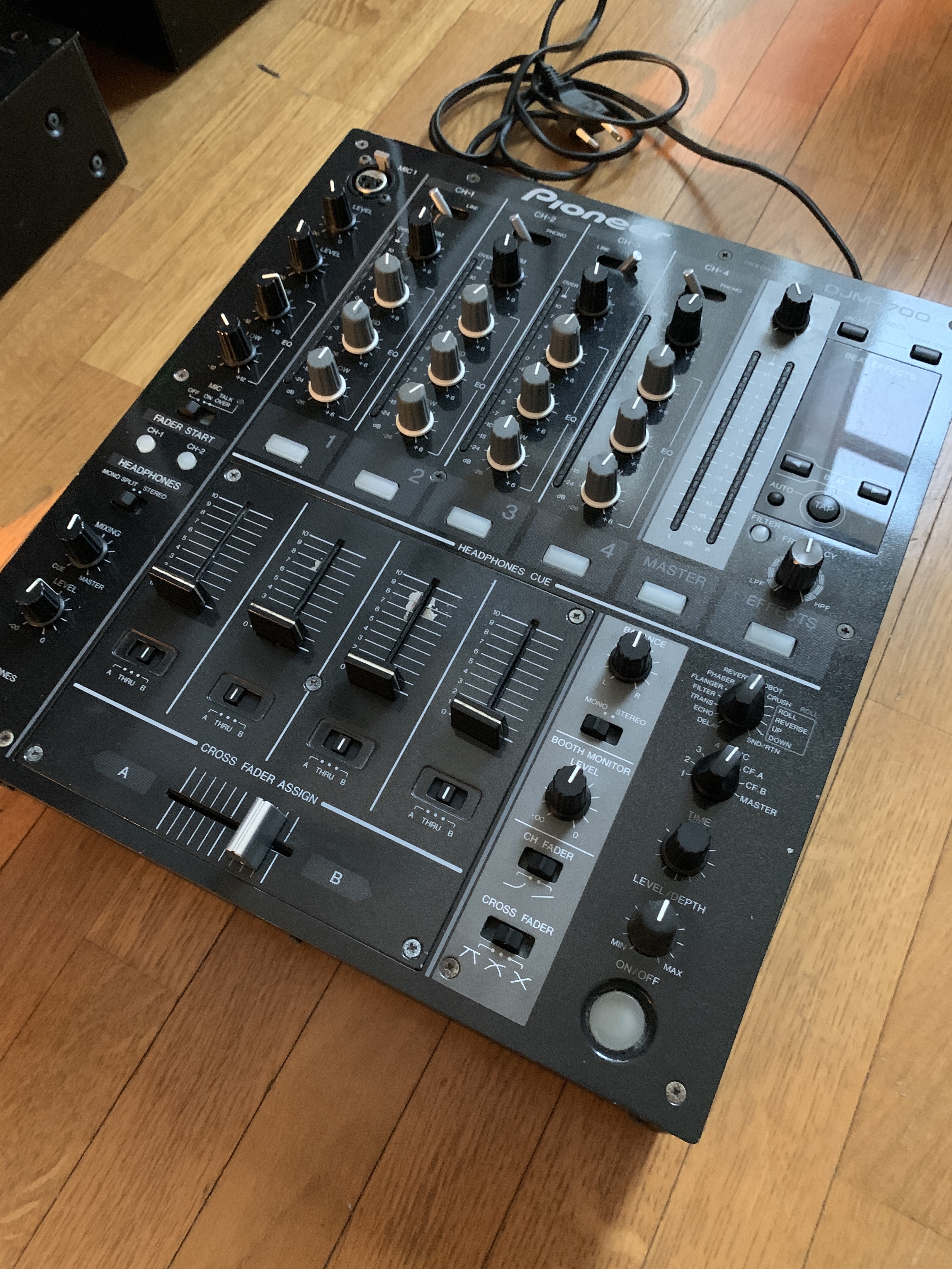 DJM-700-K - Pioneer DJM-700-K - Audiofanzine