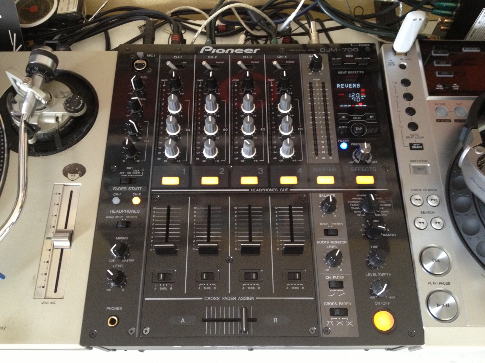 Photo Pioneer DJM-700-K : Pioneer DJM-700-K (20428) (#541847 ...