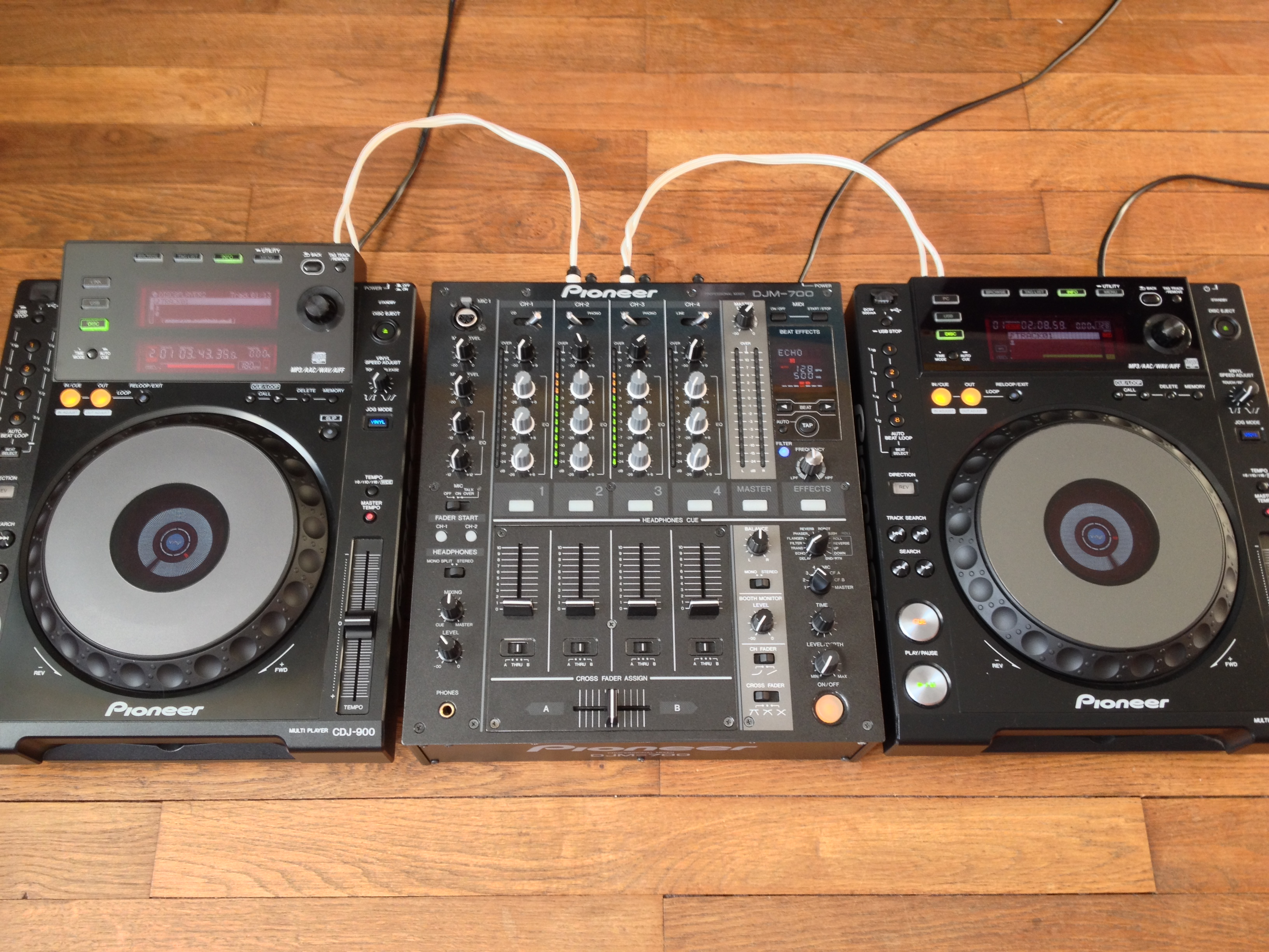 Photo Pioneer DJM-700-K : Pioneer CDJ 900 ; CDJ 850-K ; DJM 700-K ...