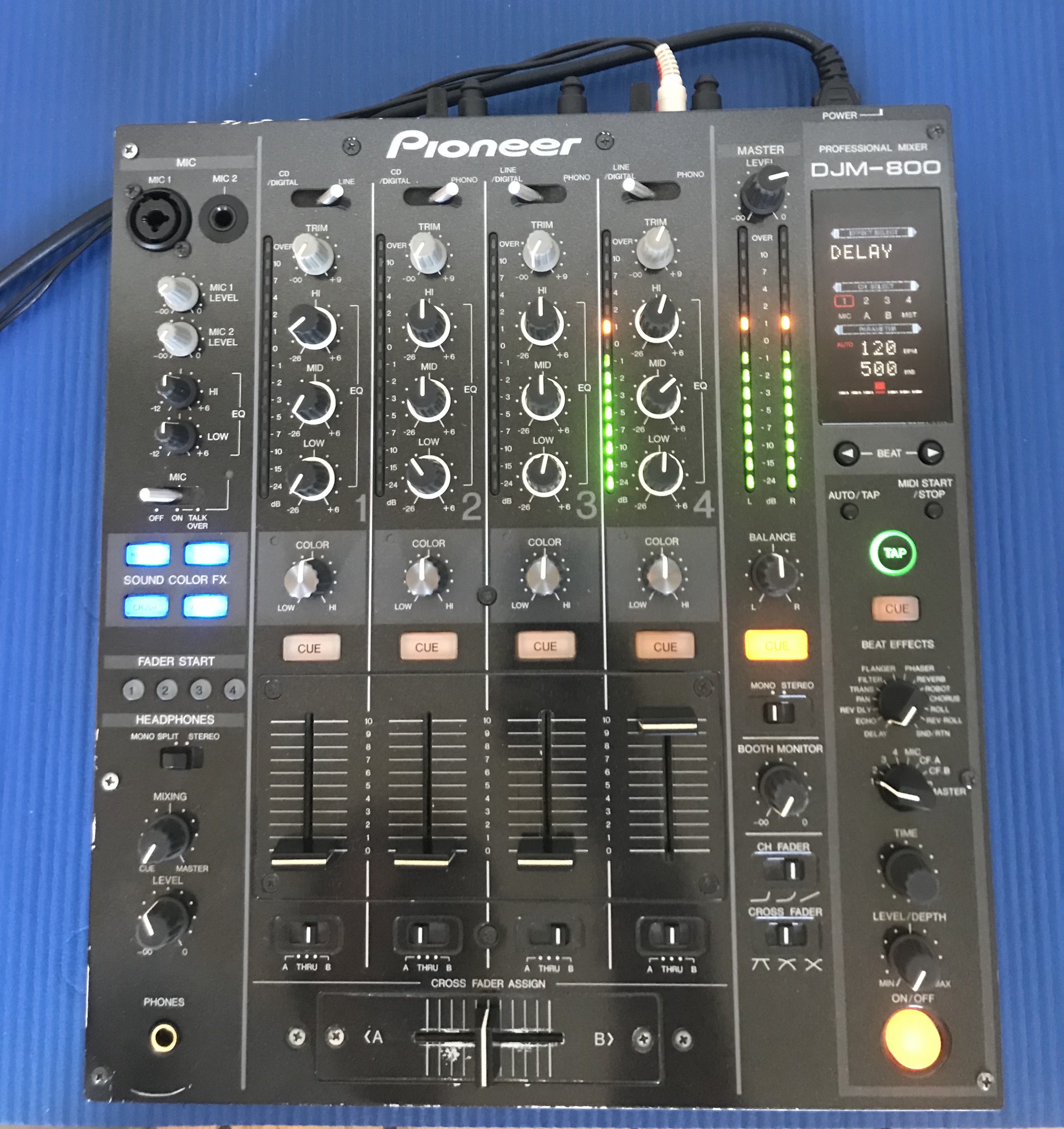 DJM-800 - Pioneer DJM-800 - Audiofanzine
