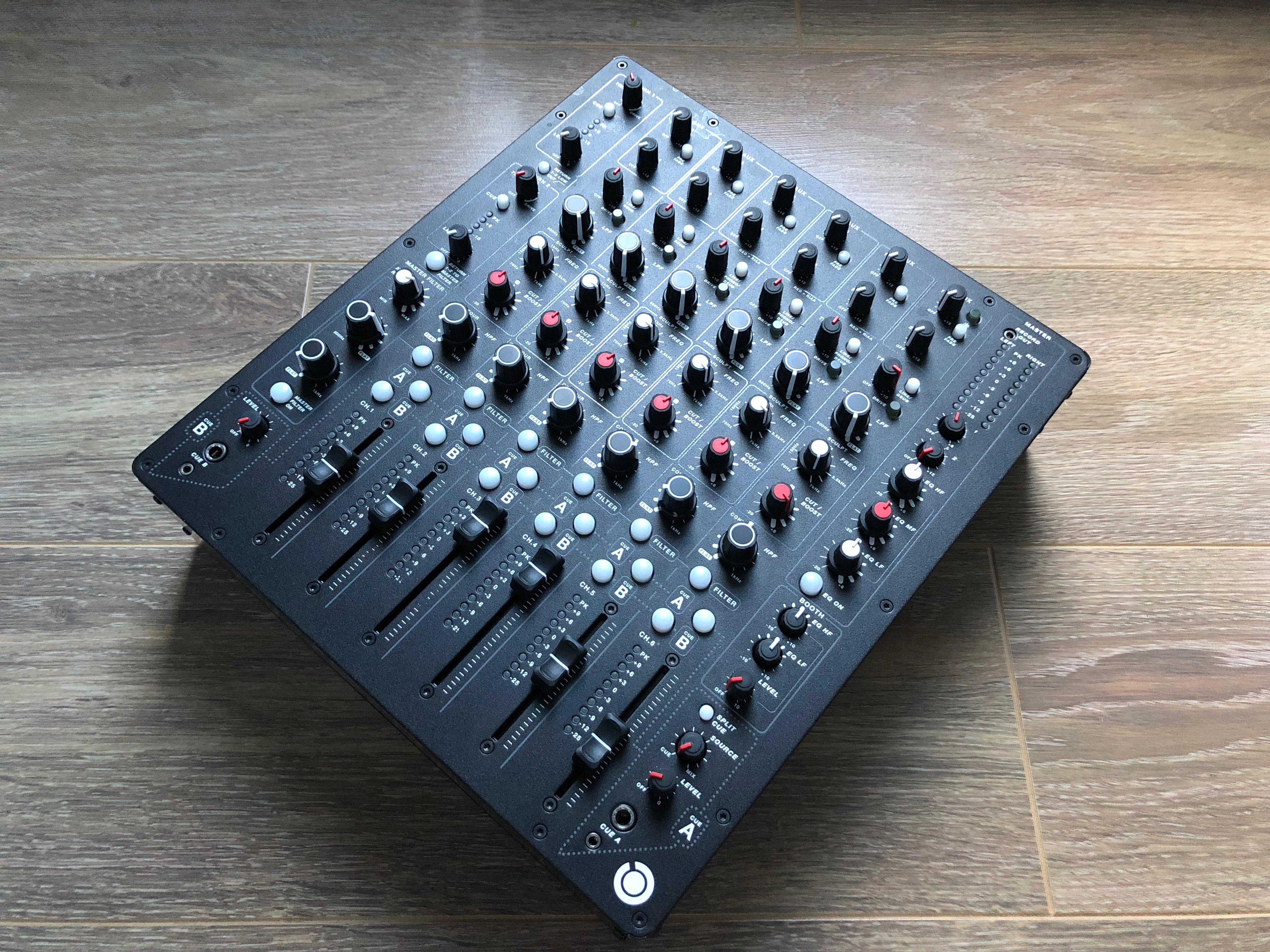 MODEL 1 - PLAYdifferently MODEL 1 - Audiofanzine