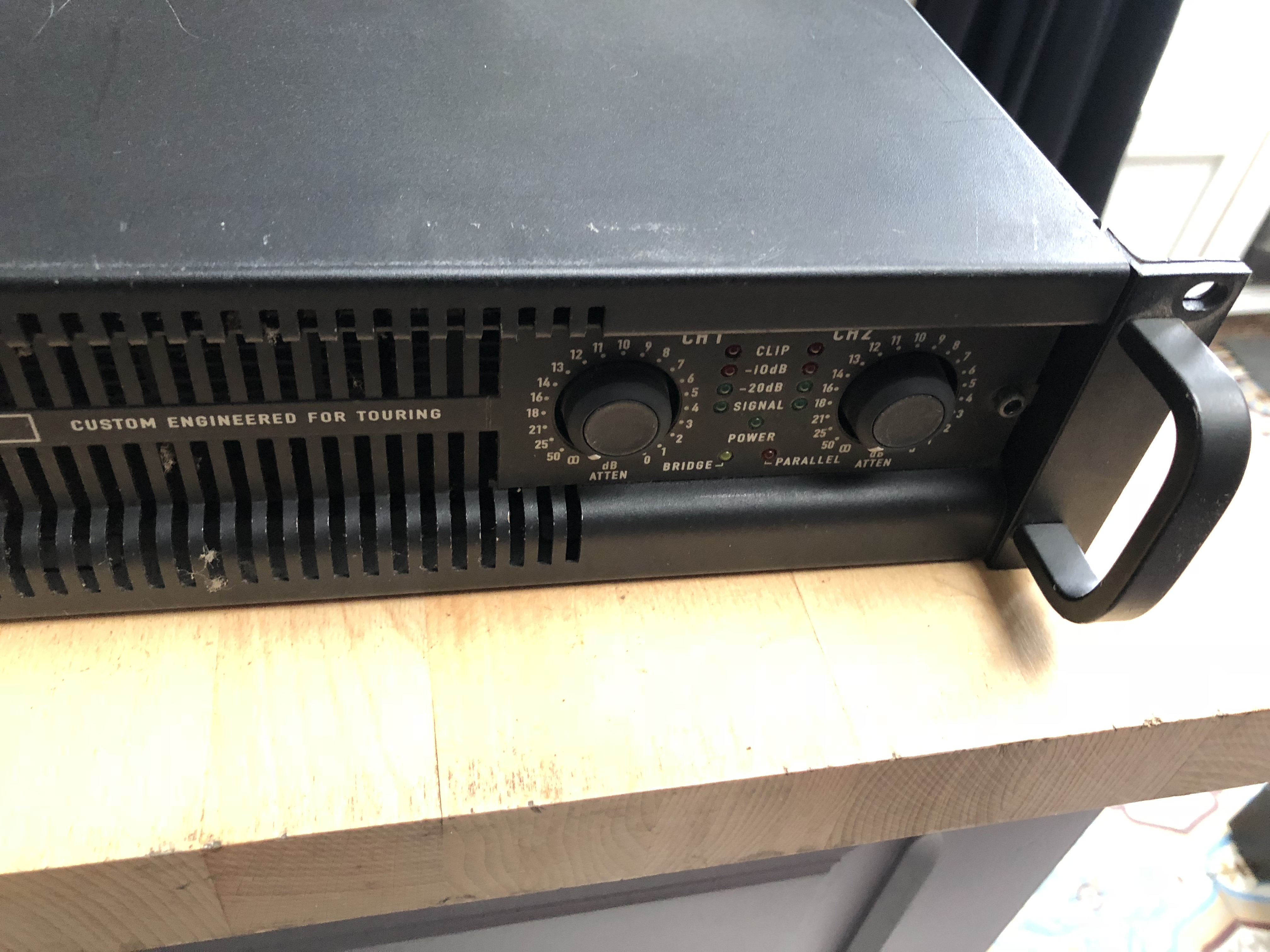 PL218 - QSC PL218 - Audiofanzine