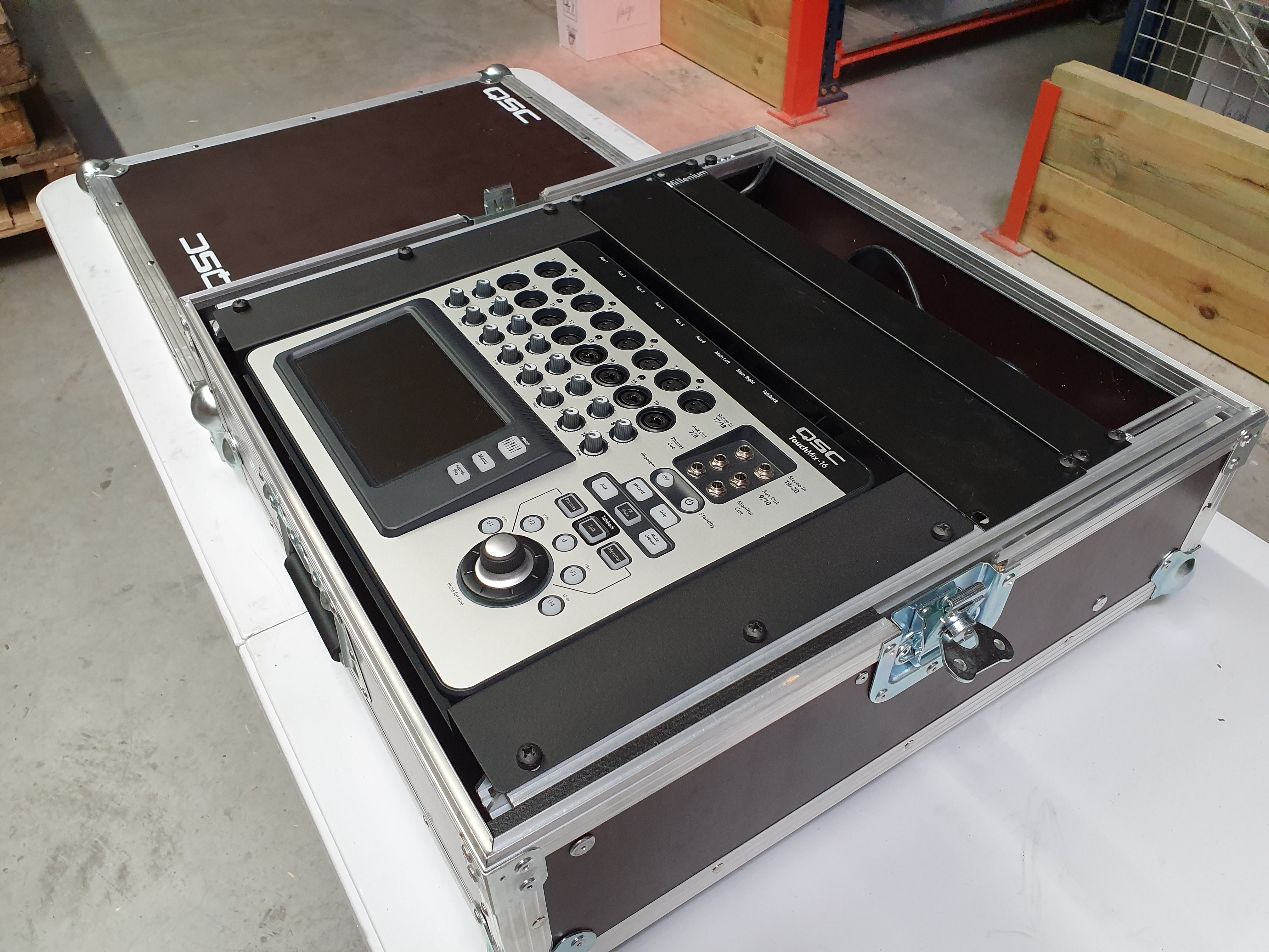 TOUCHMIX-16 - QSC TouchMix-16 - Audiofanzine