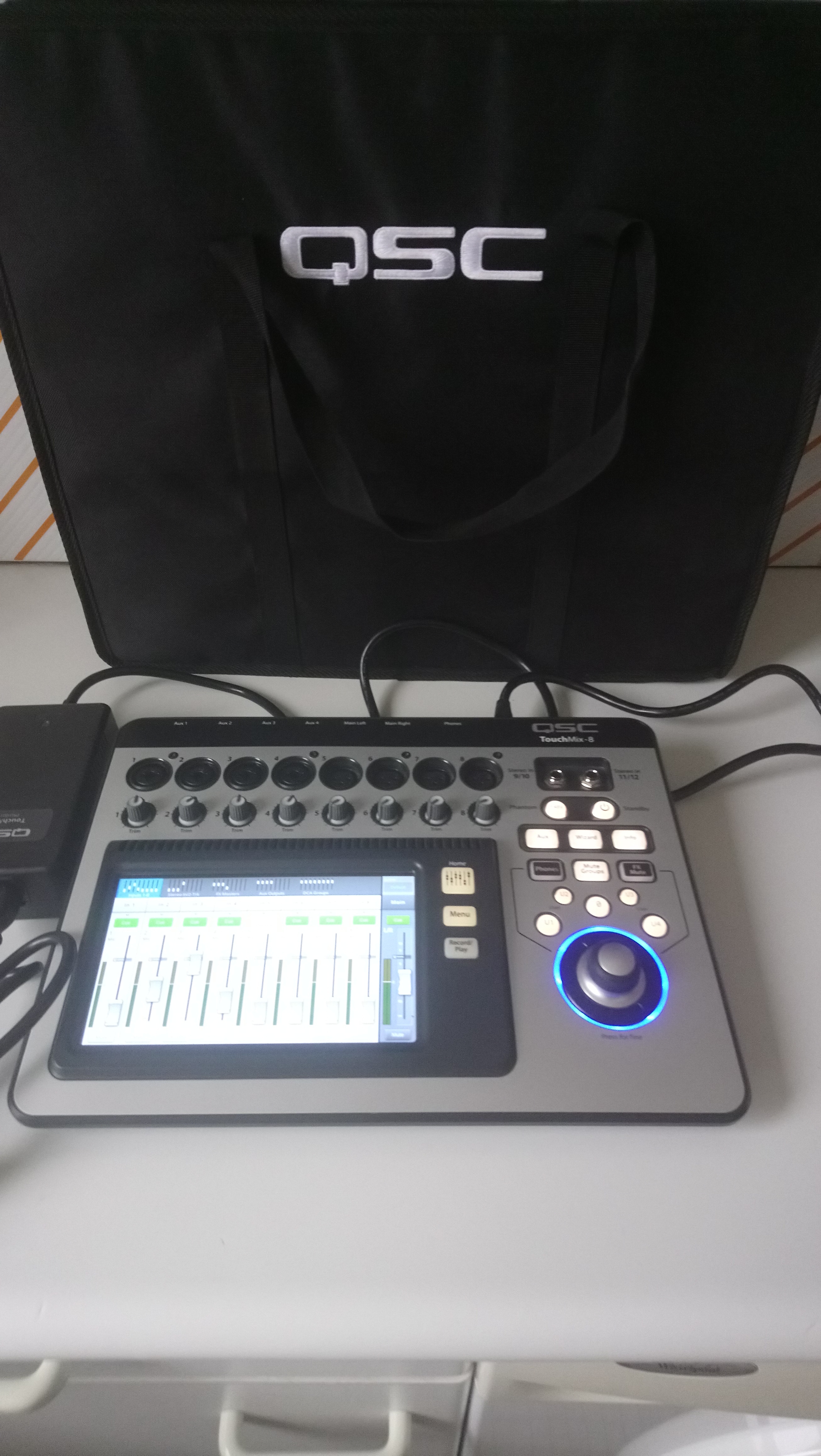 TOUCHMIX-8 - QSC TouchMix-8 - Audiofanzine