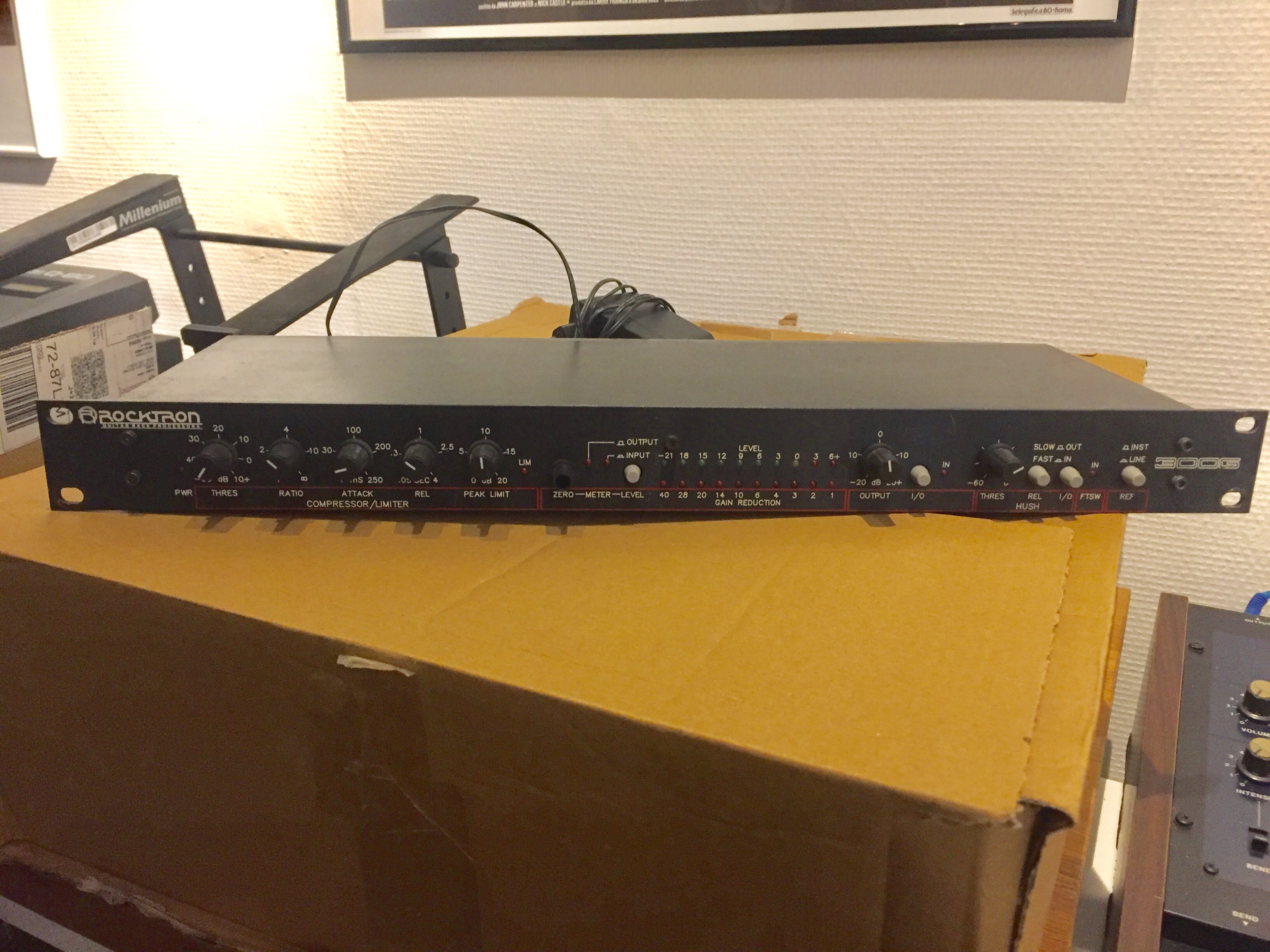 300G Compressor/Limiter/Hush Rocktron - Audiofanzine