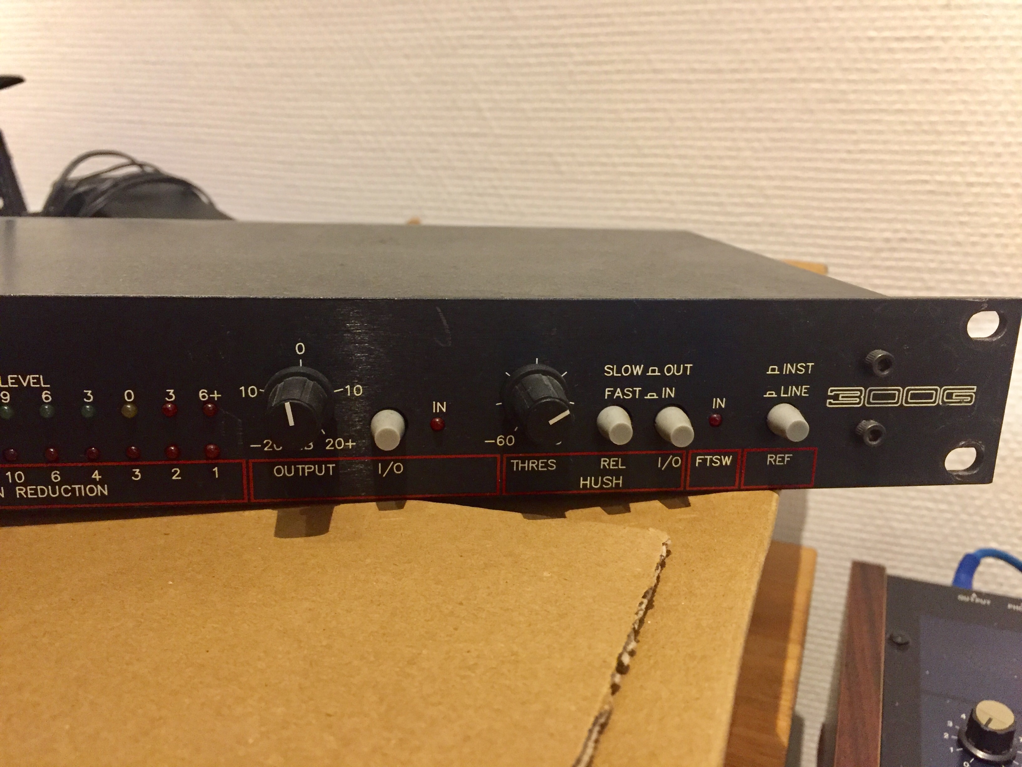 300G Compressor/Limiter/Hush Rocktron - Audiofanzine