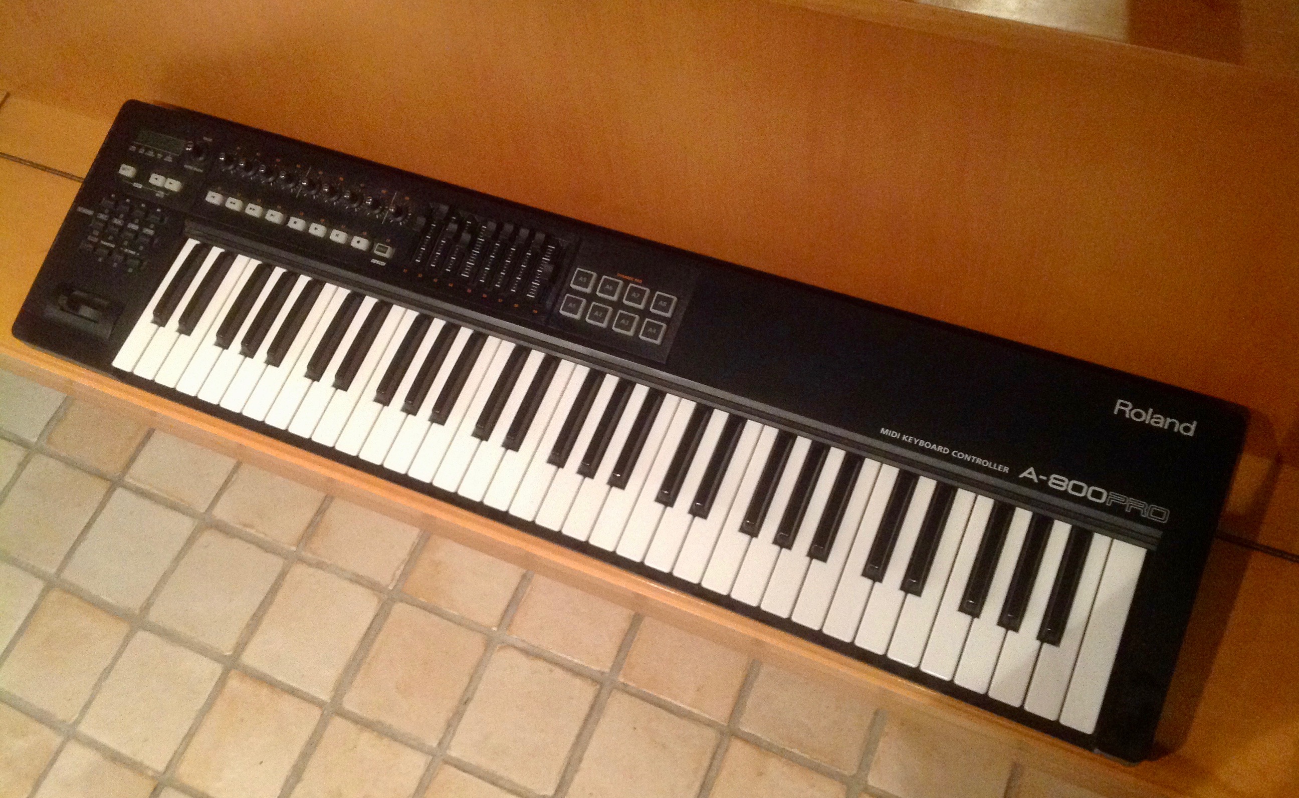 A-800PRO-R - Roland A-800PRO-R - Audiofanzine