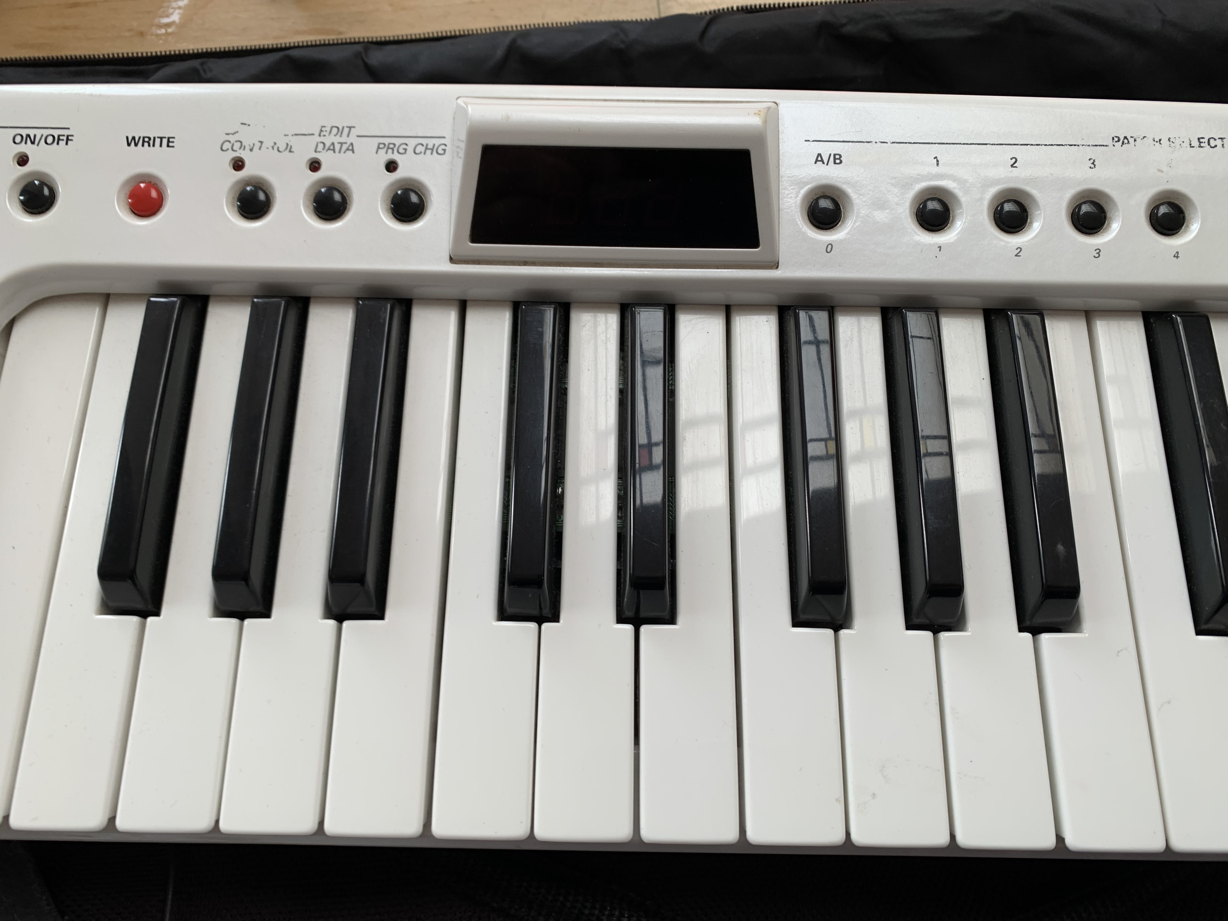 AX-7 - Roland AX-7 - Audiofanzine