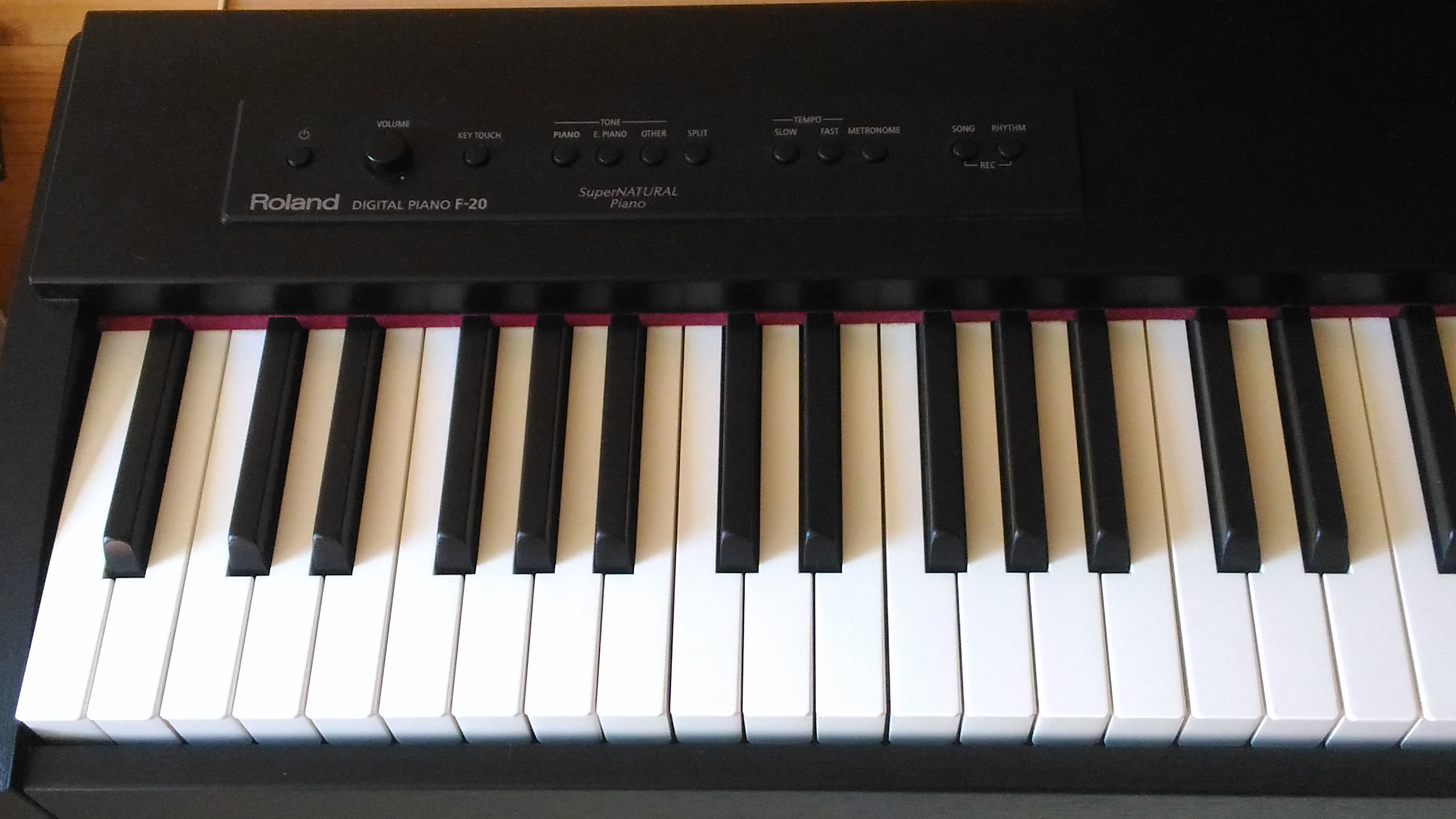 F-20 - Roland F-20 - Audiofanzine