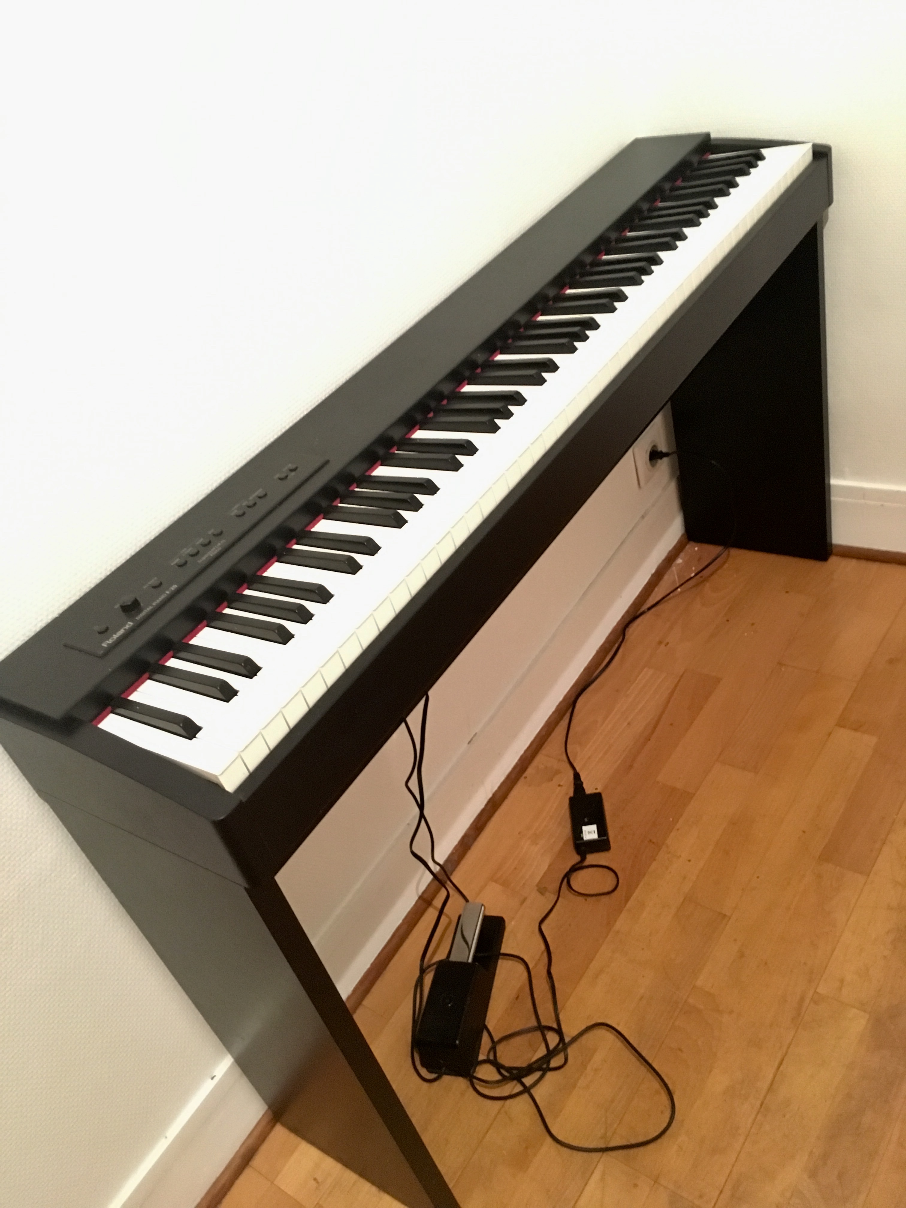 F-20 - Roland F-20 - Audiofanzine