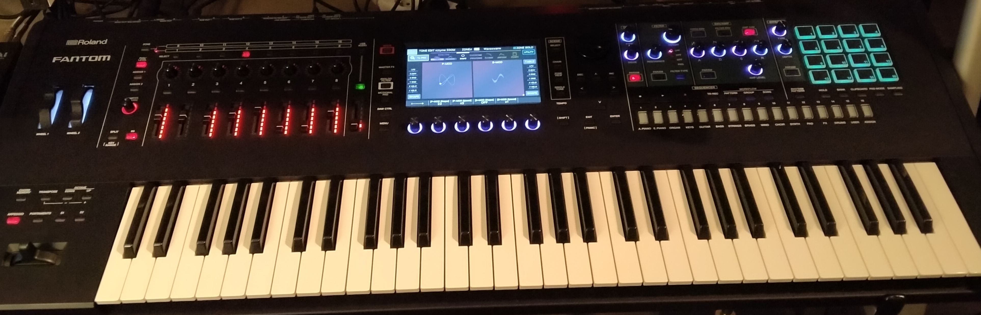 Vends Roland Fantom 6 + N/Zymes (Rhône-Alpes) - Audiofanzine