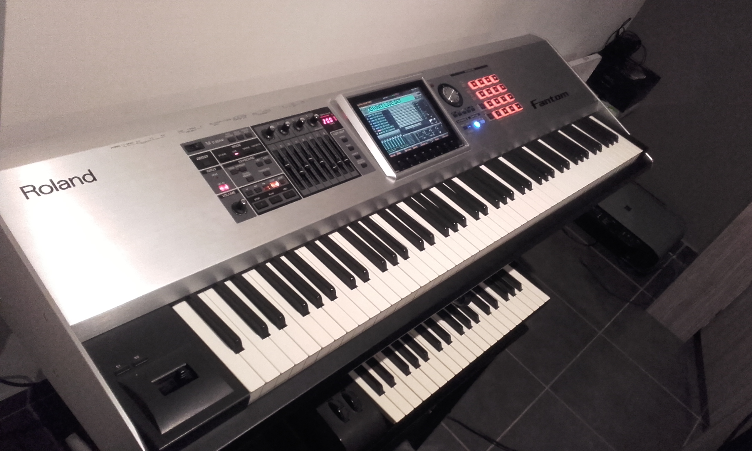 Roland Fantom G8 image (#1606544) - Audiofanzine