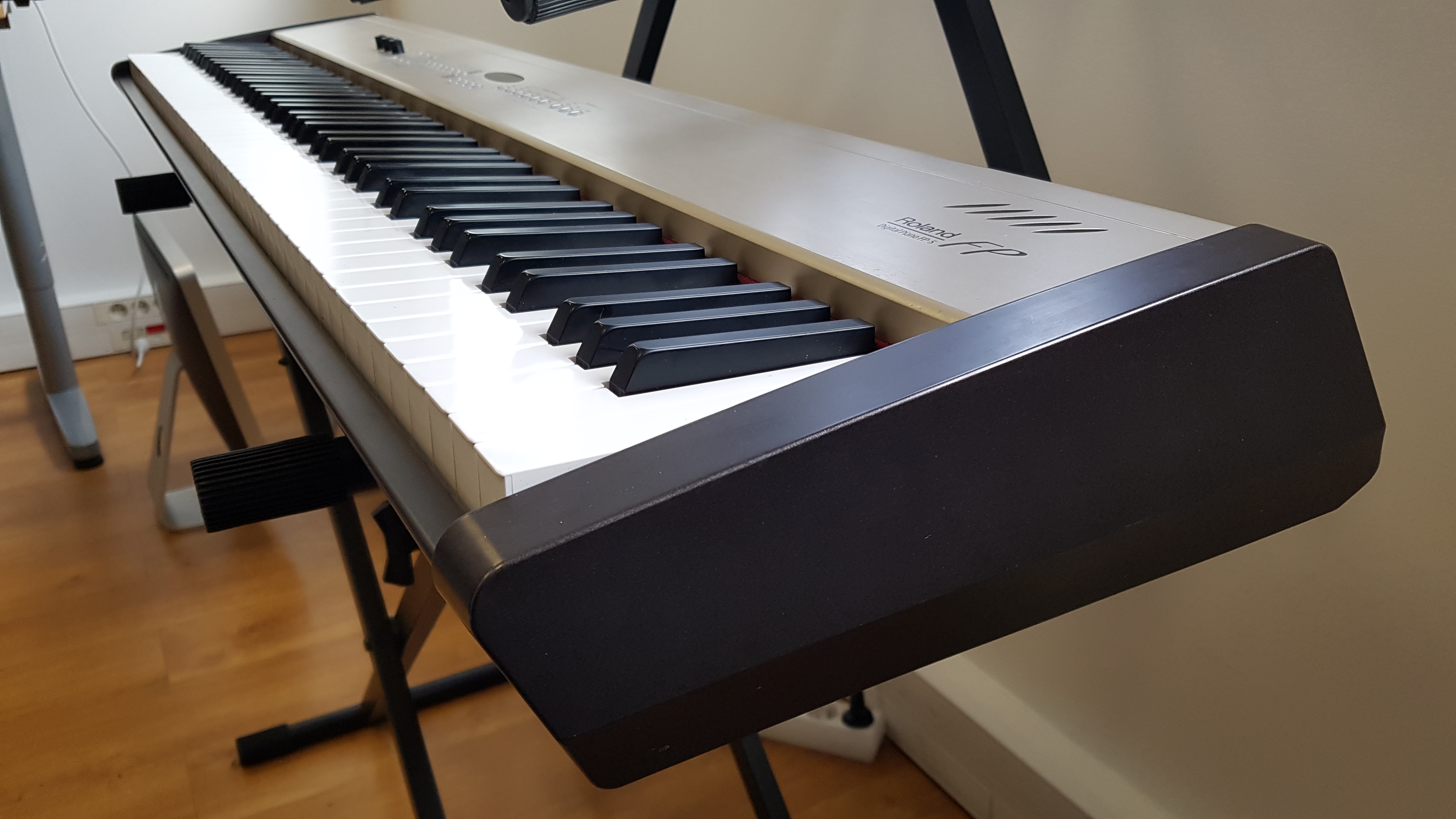 FP-5 - Roland FP-5 - Audiofanzine