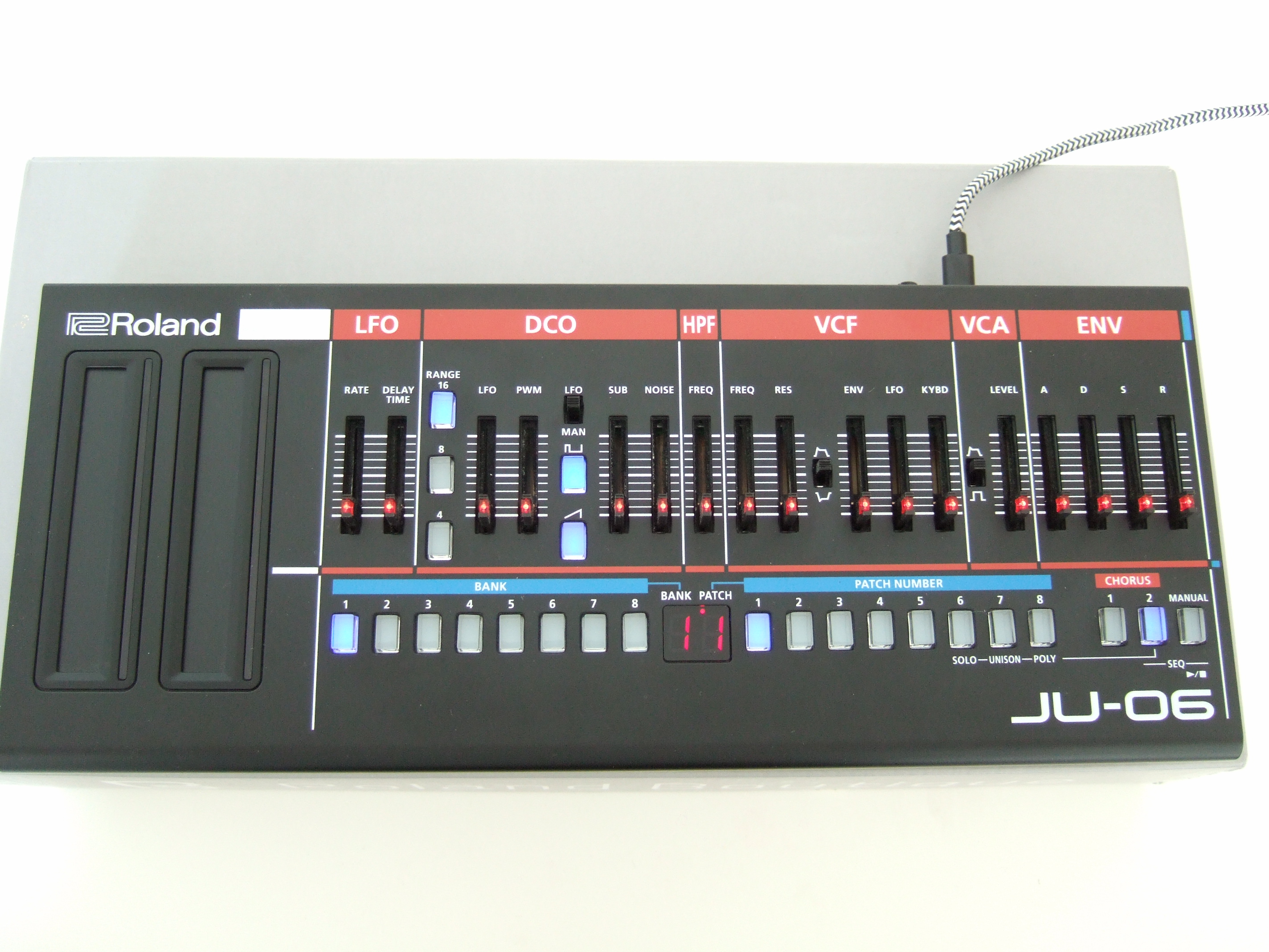 JU-06 - Roland JU-06 - Audiofanzine