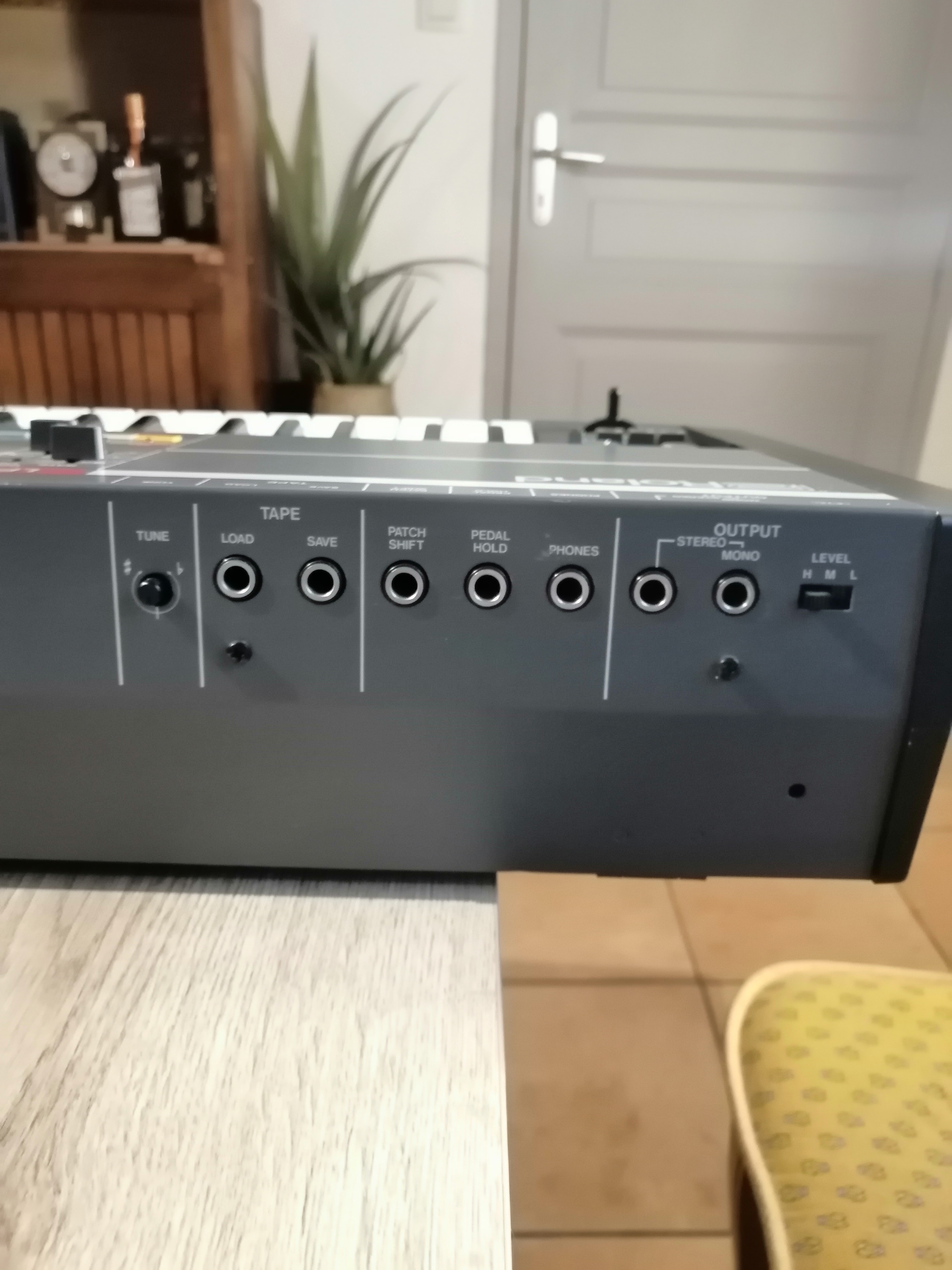 JUNO-106 - Roland JUNO-106 - Audiofanzine