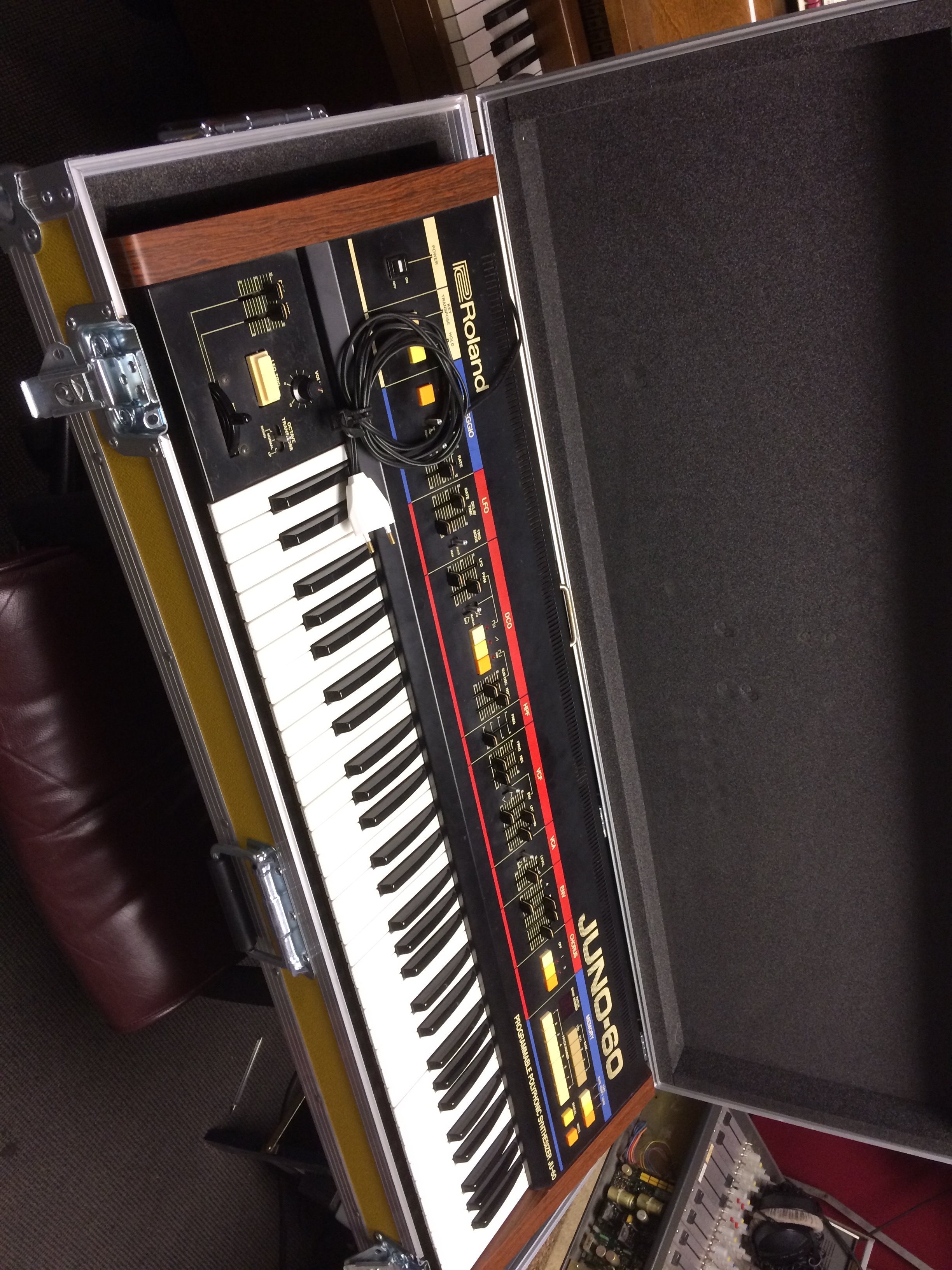 JUNO-6 - Roland JUNO-6 - Audiofanzine