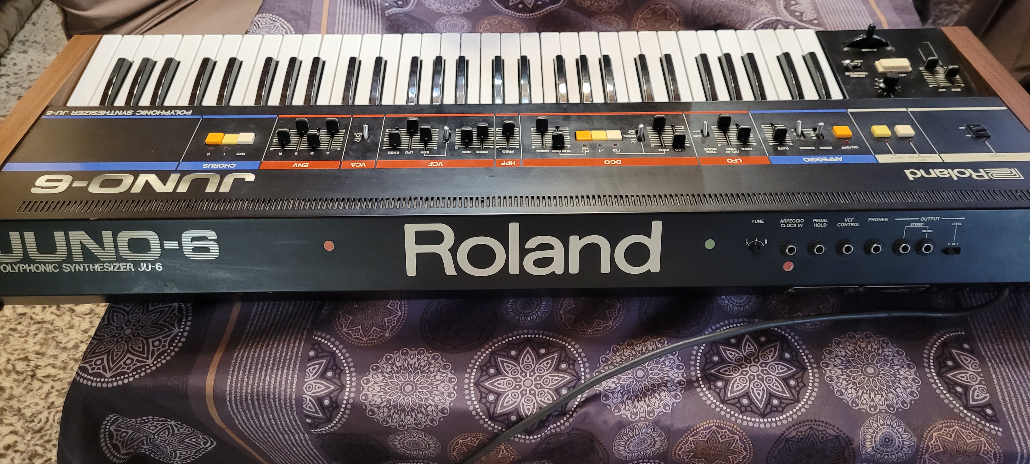 JUNO-6 - Roland JUNO-6 - Audiofanzine