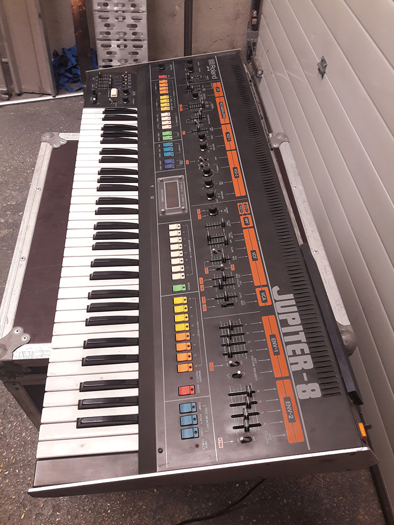 JUPITER-8 - Roland Jupiter-8 - Audiofanzine