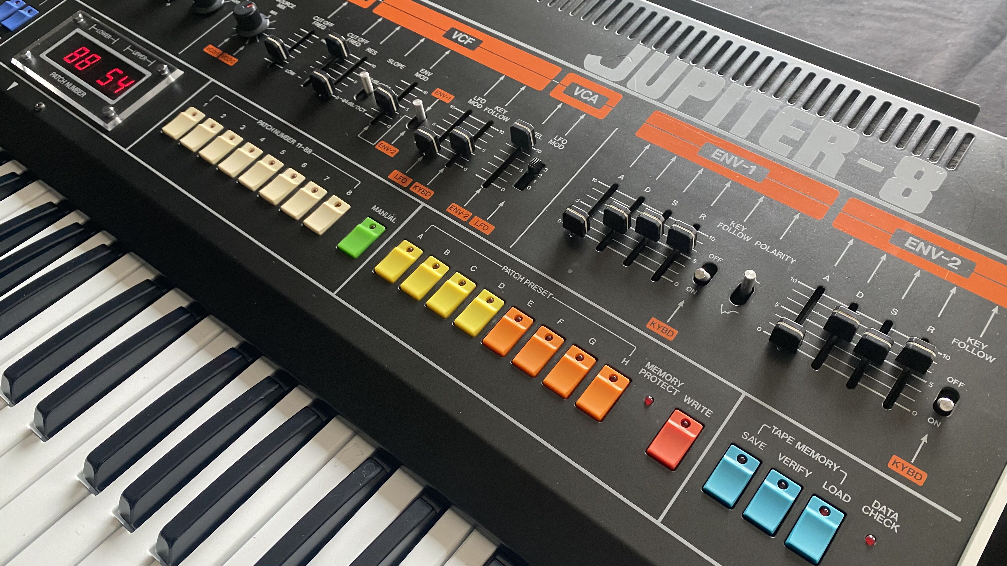 Jupiter-8 - Roland Jupiter-8 - Audiofanzine