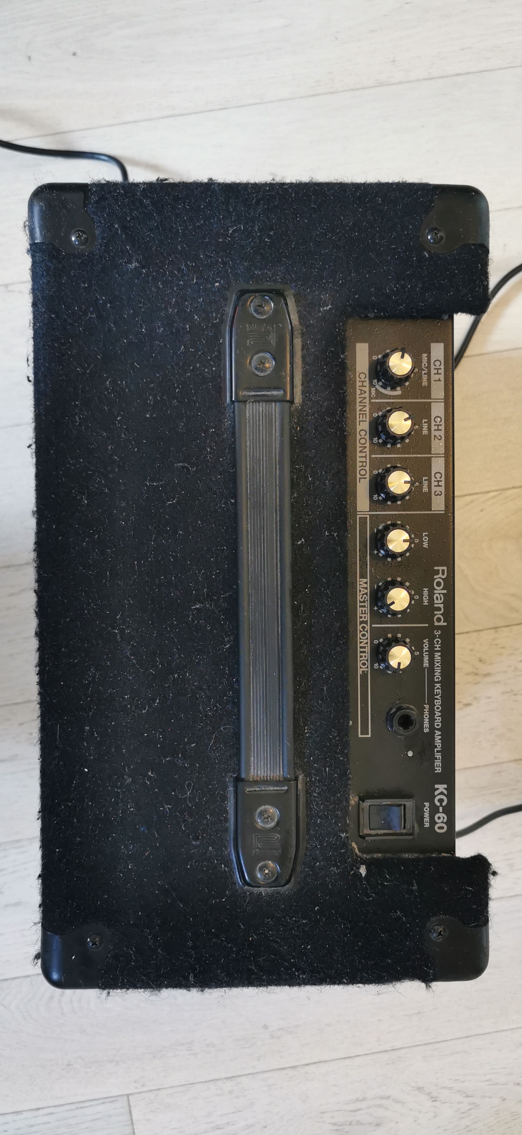 KC-60 - Roland KC-60 - Audiofanzine