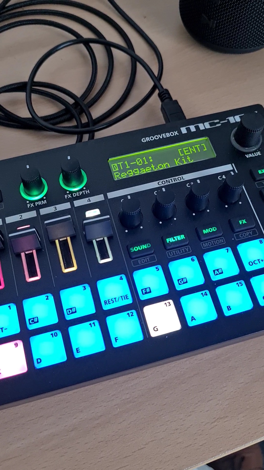 MC-101 - Roland MC-101 - Audiofanzine