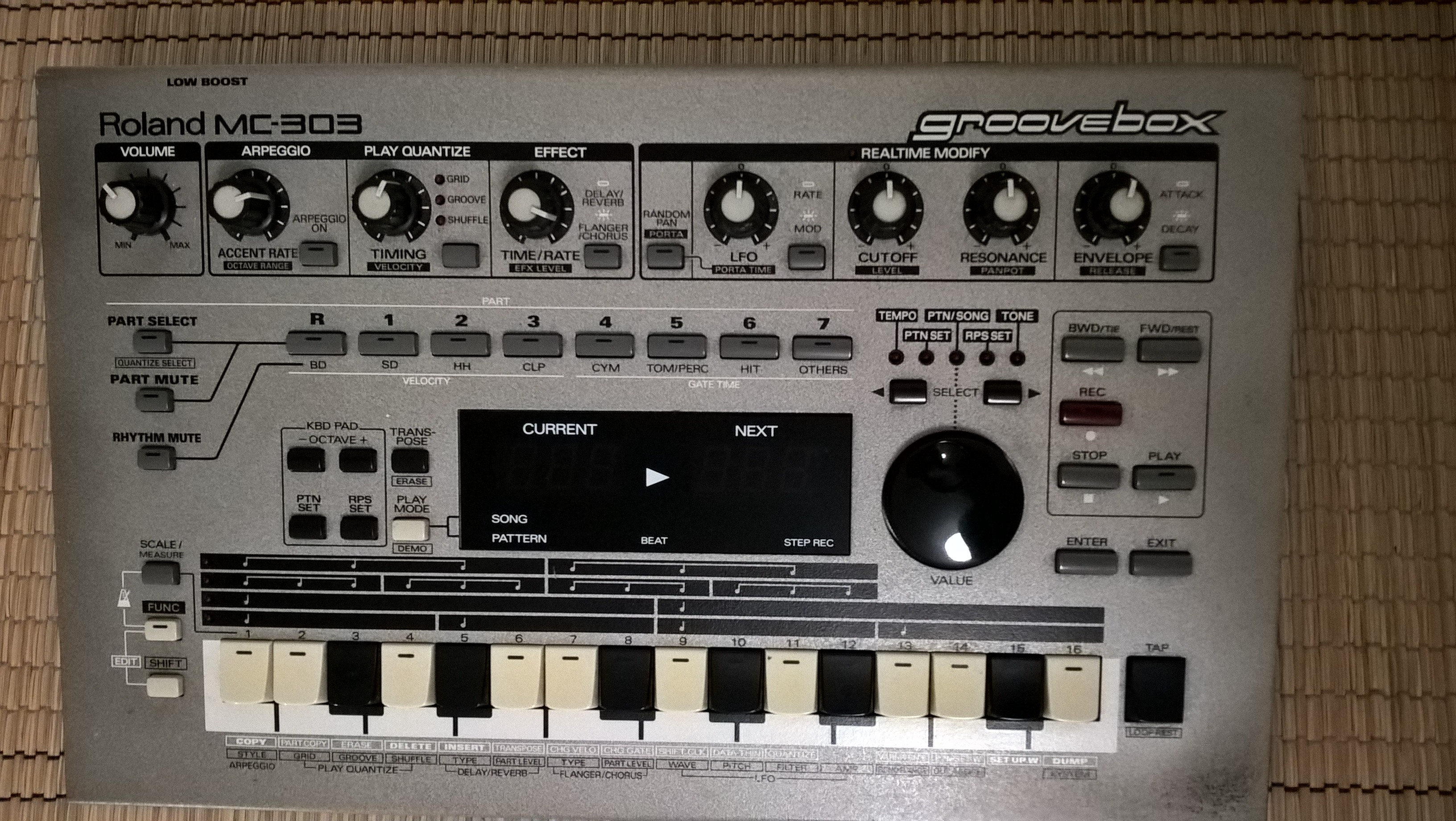 MC-303 - Roland MC-303 - Audiofanzine