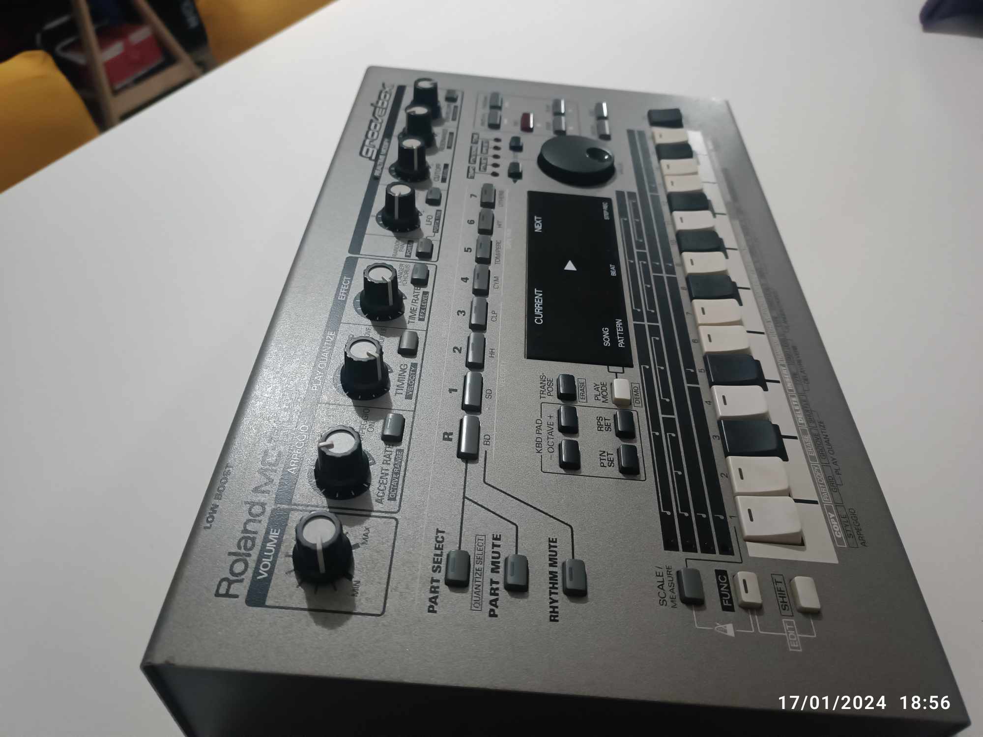 MC-303 - Roland MC-303 - Audiofanzine