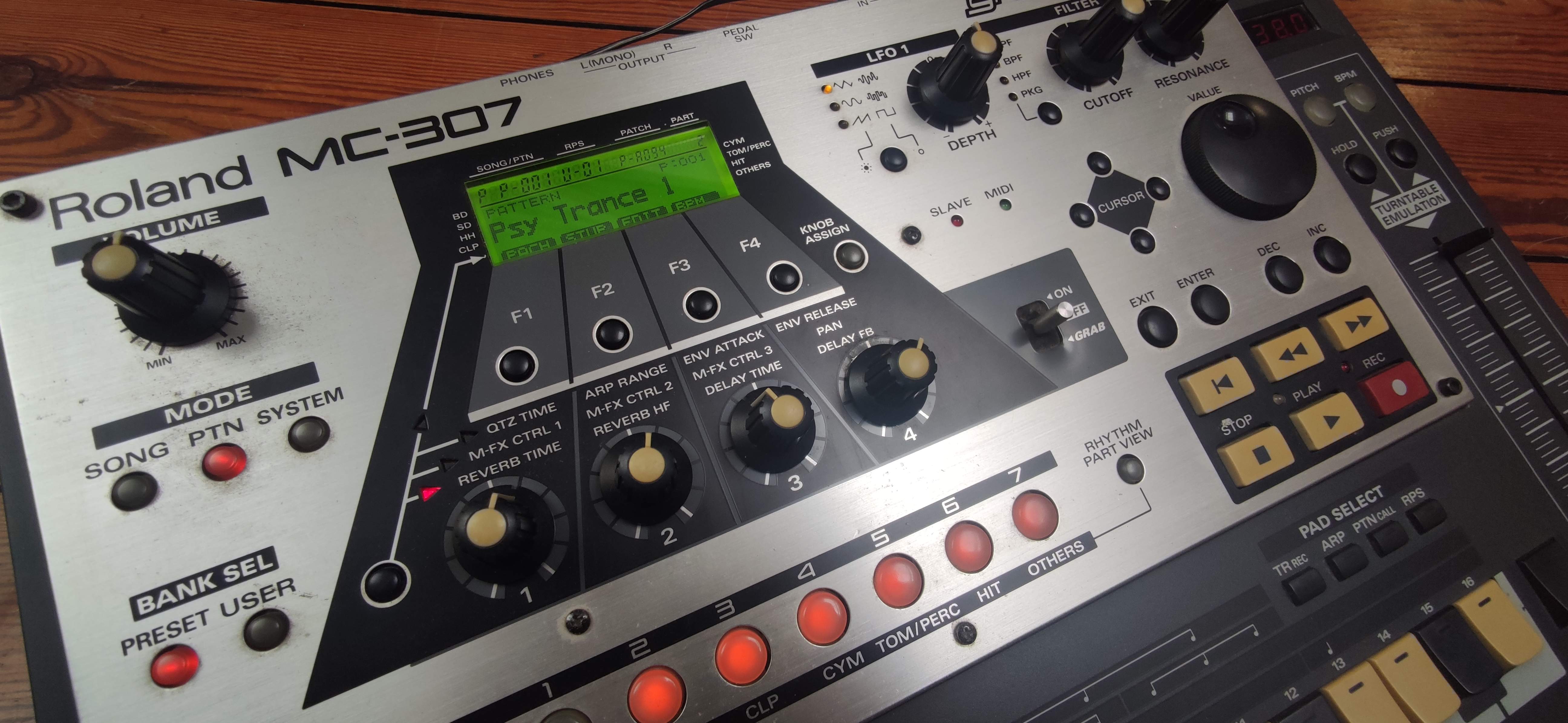 MC-307 - Roland MC-307 - Audiofanzine