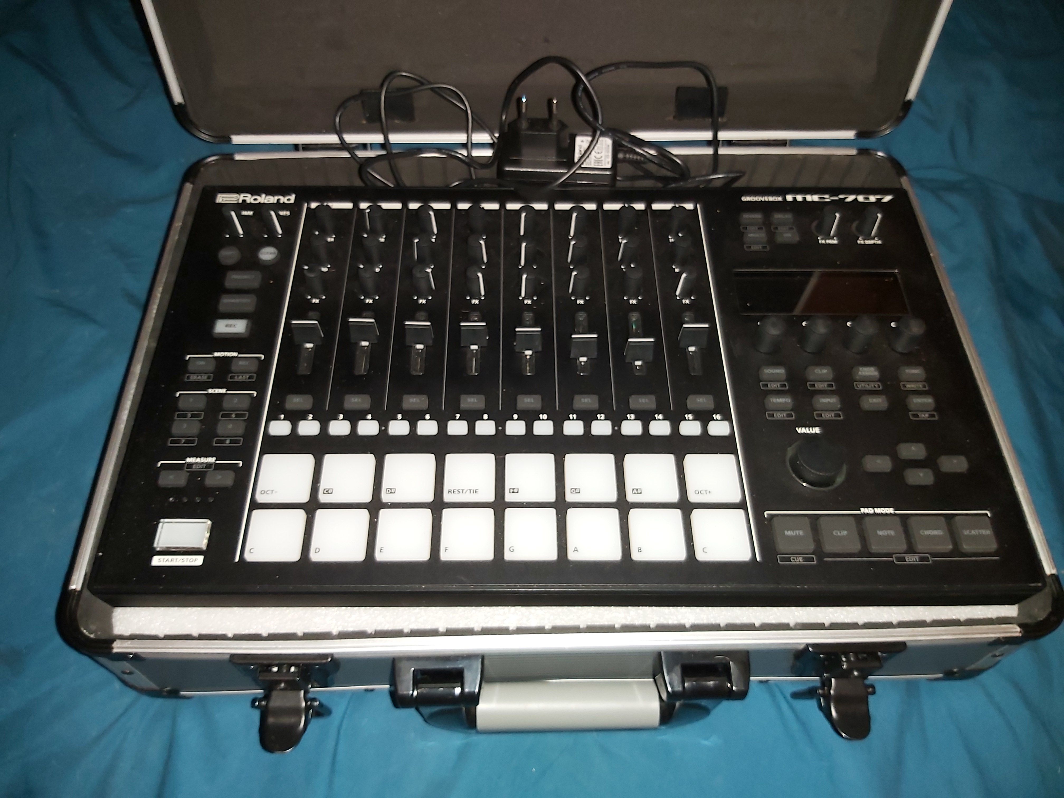 MC-707 - Roland MC-707 - Audiofanzine