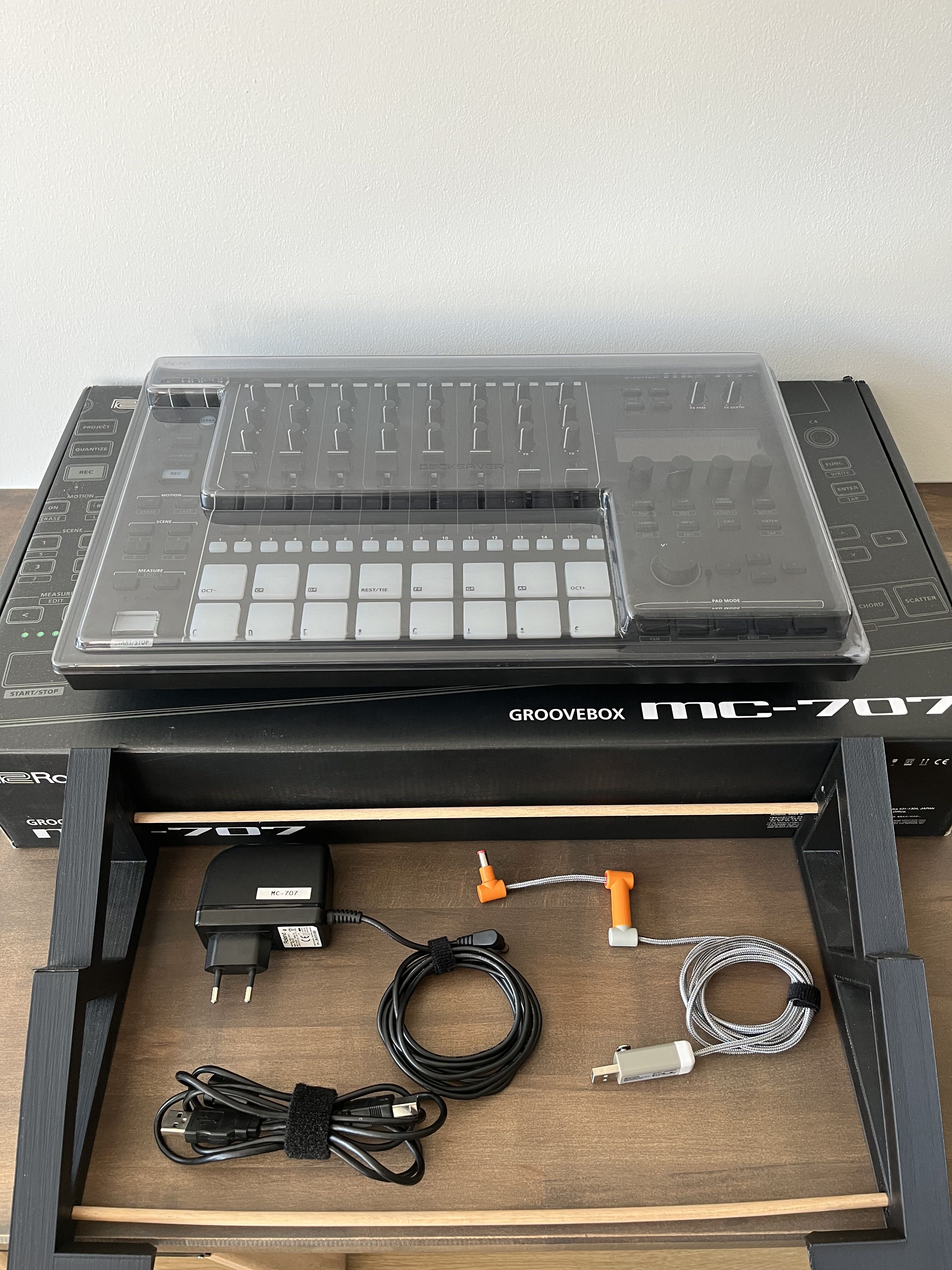 MC-707 - Roland MC-707 - Audiofanzine