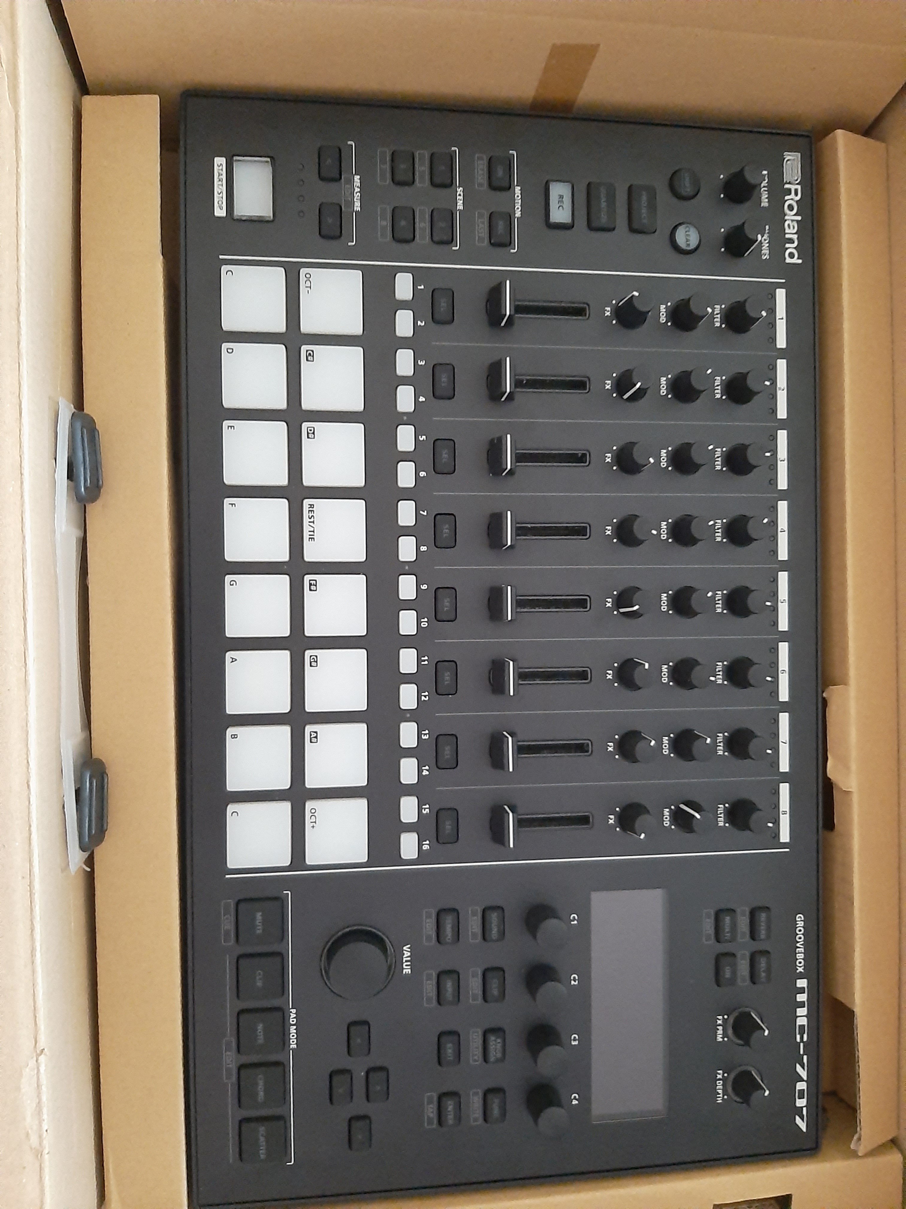 MC-707 - Roland MC-707 - Audiofanzine