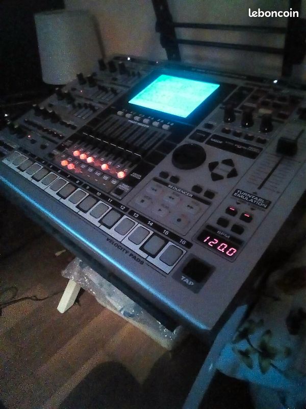MC-909 Sampling Groovebox - Roland MC-909 Sampling Groovebox - Audiofanzine