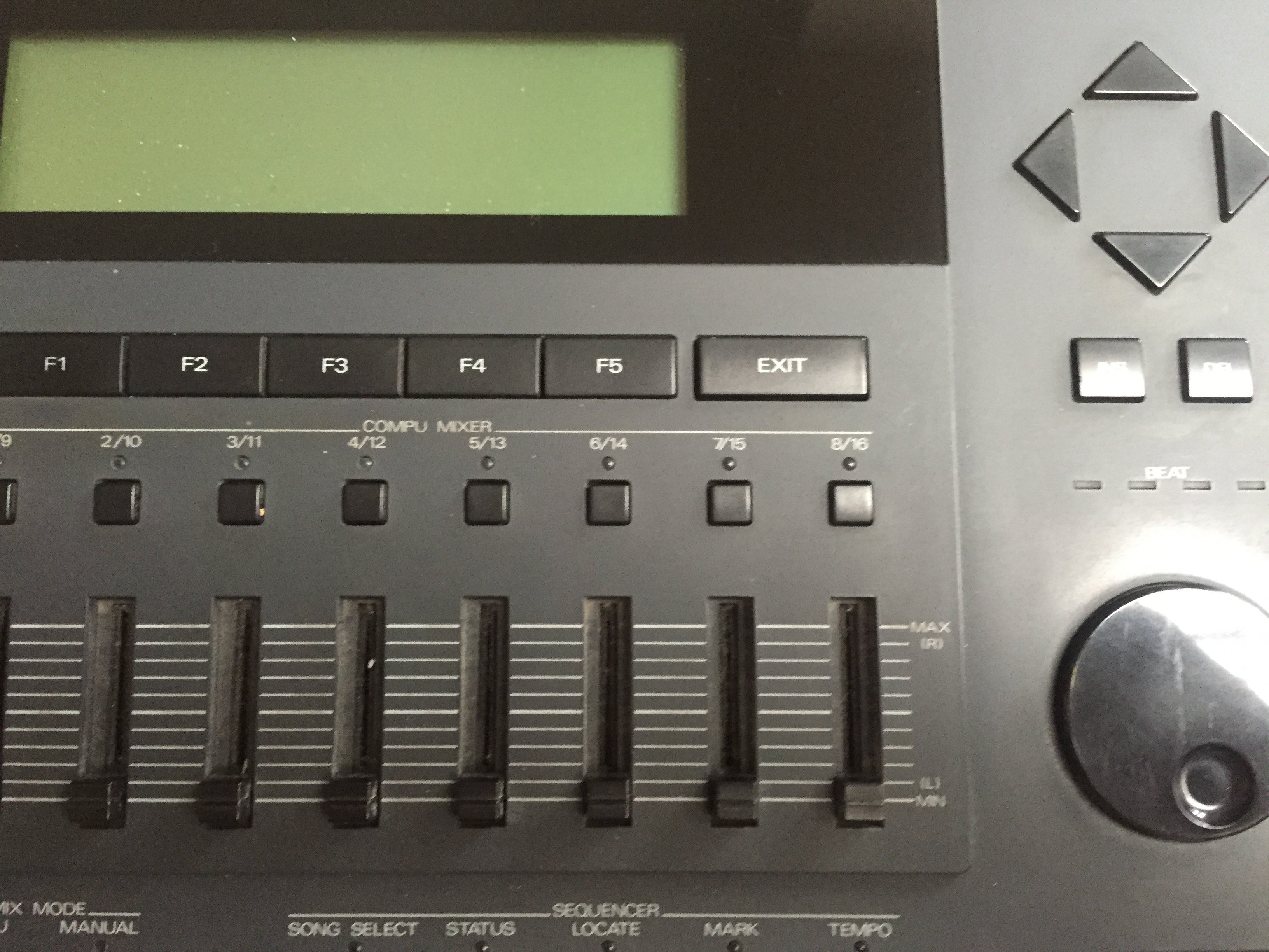 MV 30 - Roland MV 30 - Audiofanzine