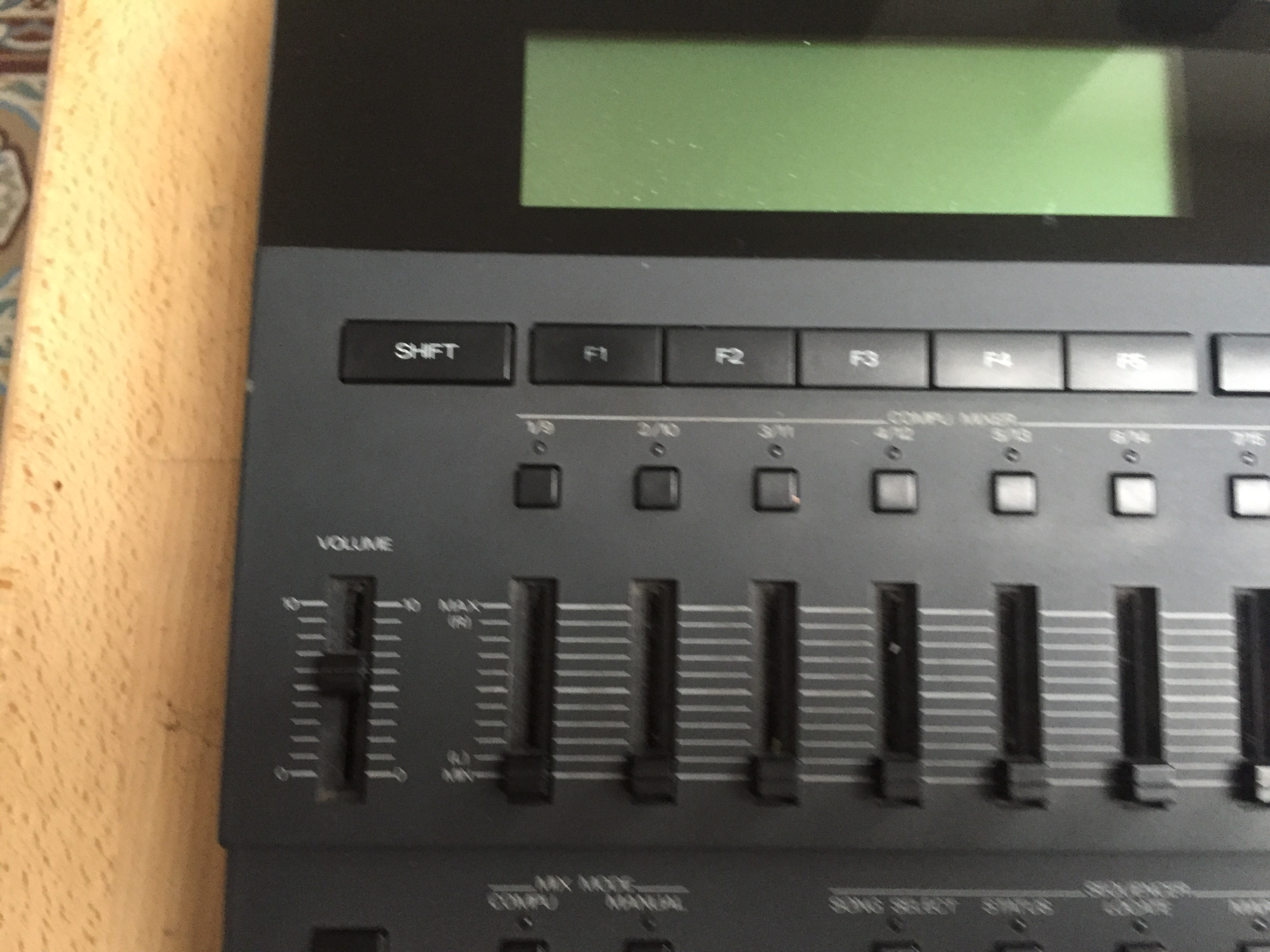 MV 30 - Roland MV 30 - Audiofanzine