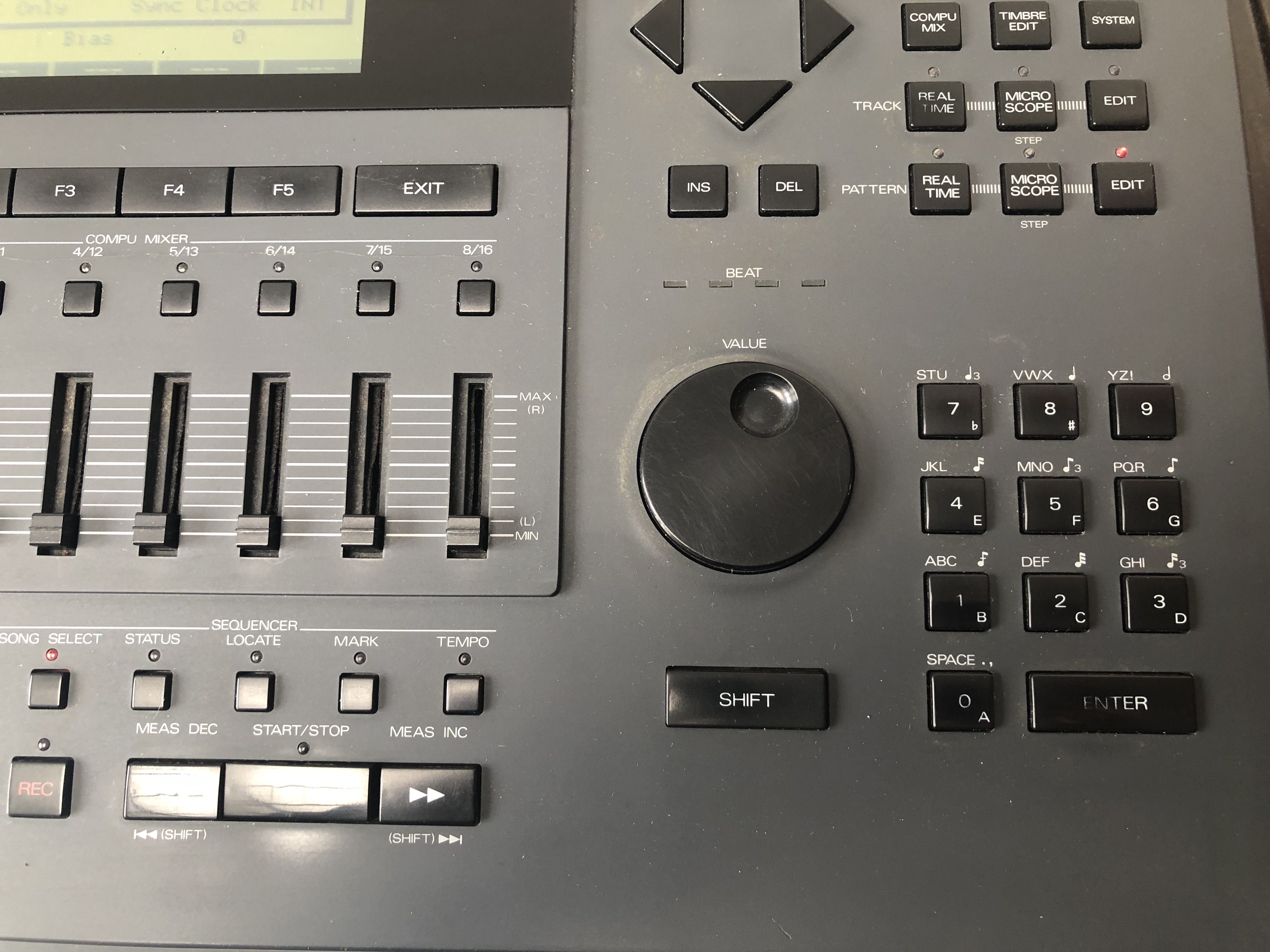 MV 30 - Roland MV 30 - Audiofanzine