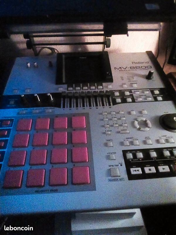 MV-8800 - Roland MV-8800 - Audiofanzine