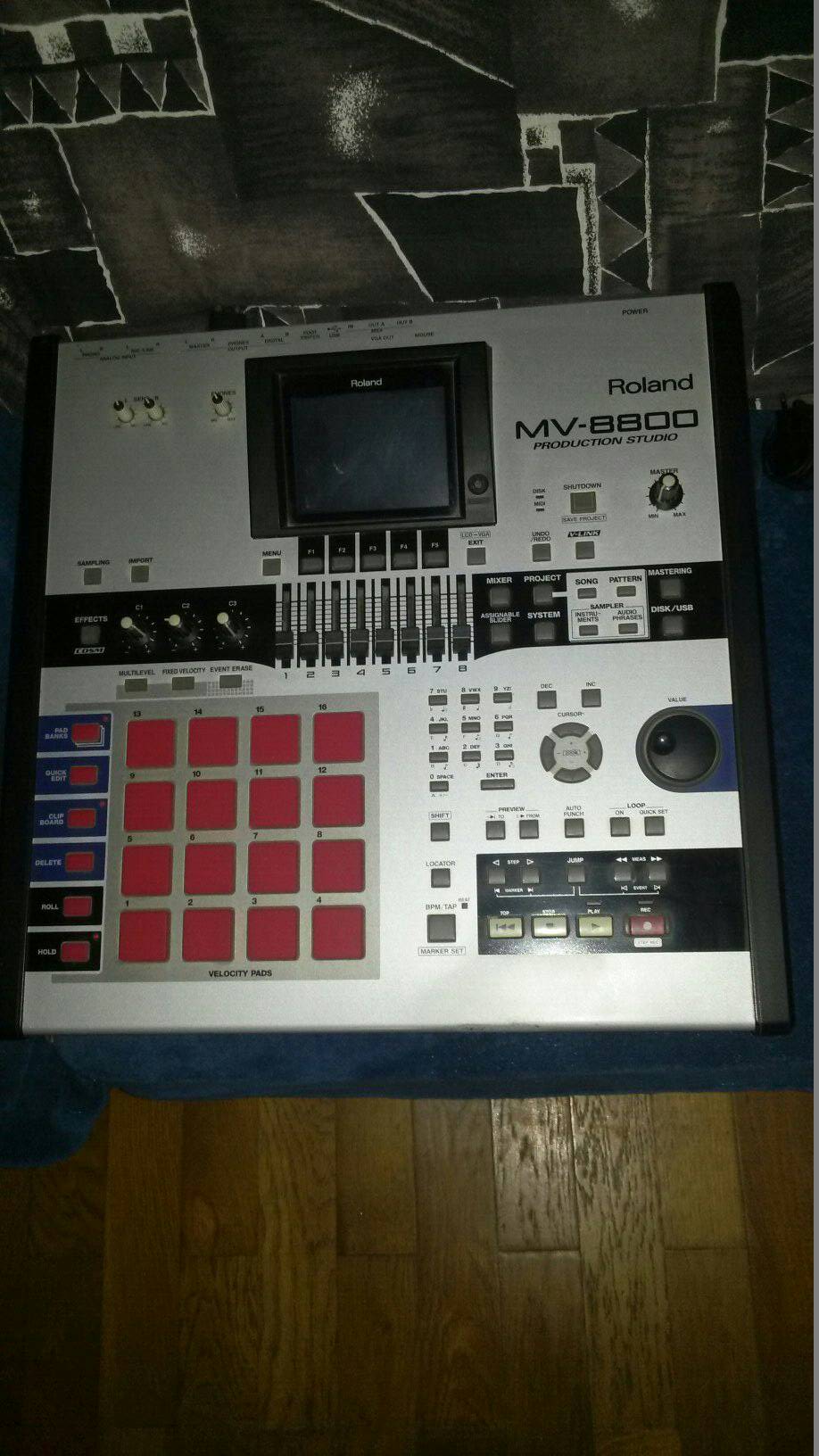 MV-8800 - Roland MV-8800 - Audiofanzine