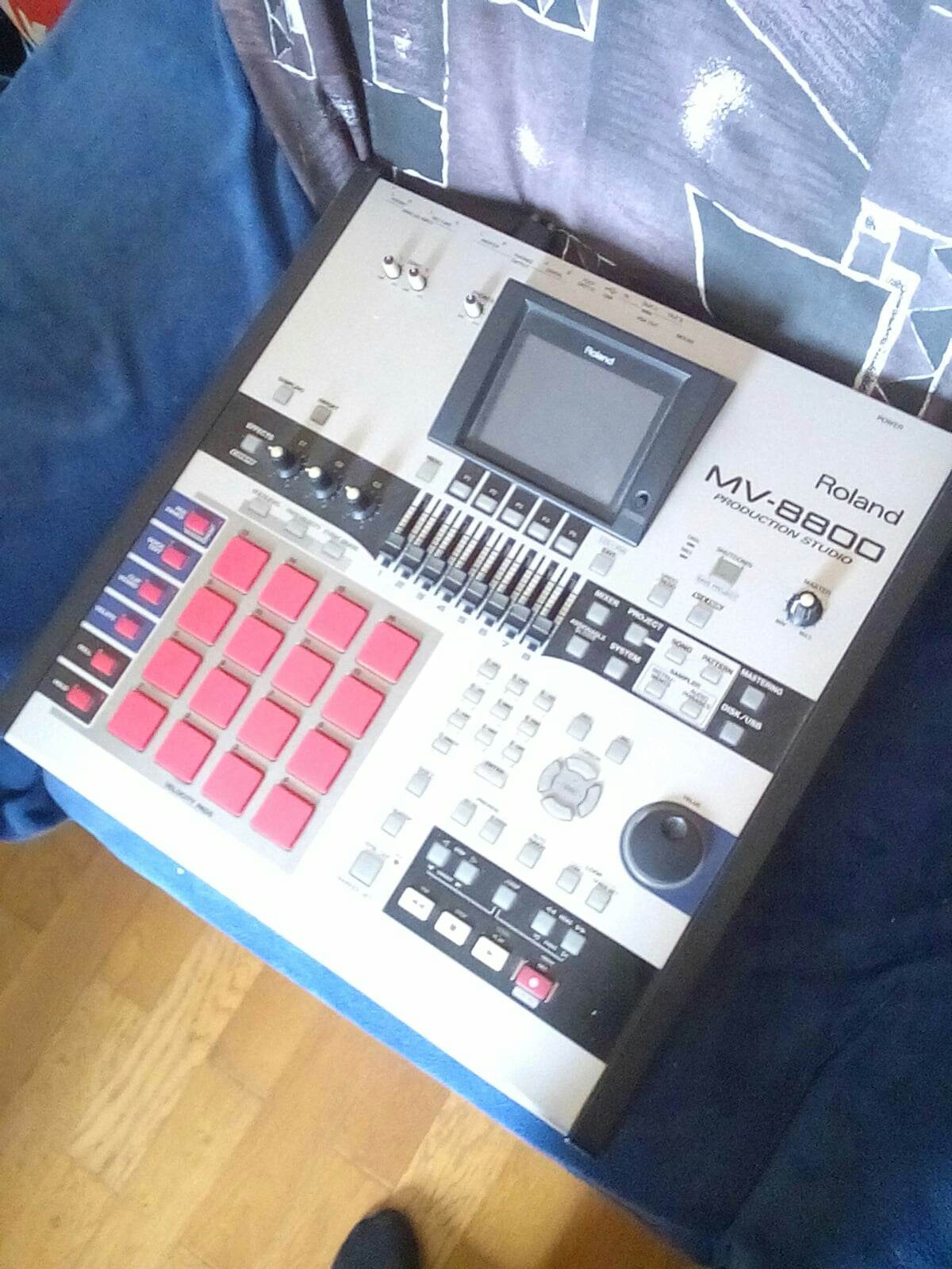 MV-8800 - Roland MV-8800 - Audiofanzine