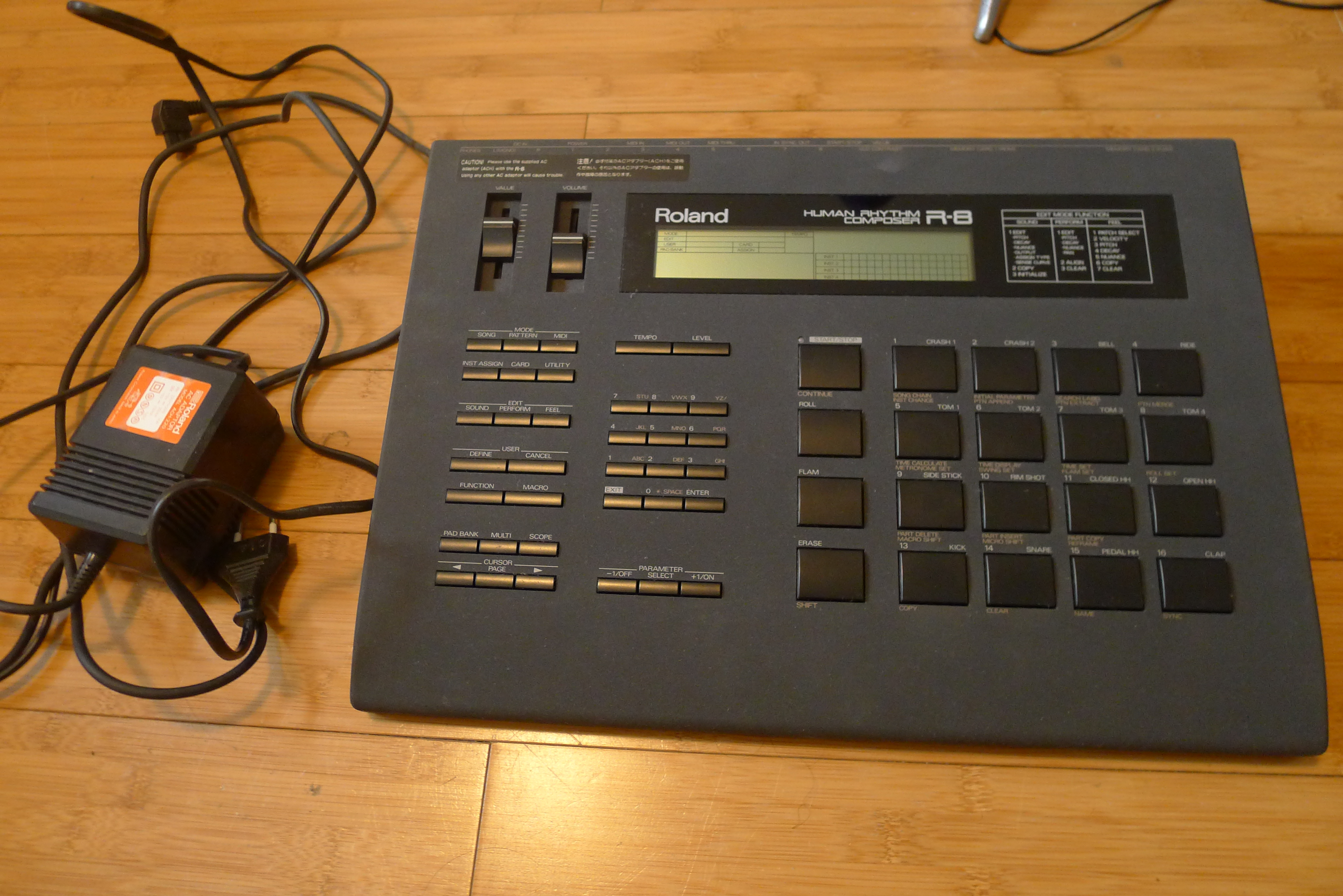 Photo Roland R-8 : Roland R-8 (28489) (#1772488) - Audiofanzine