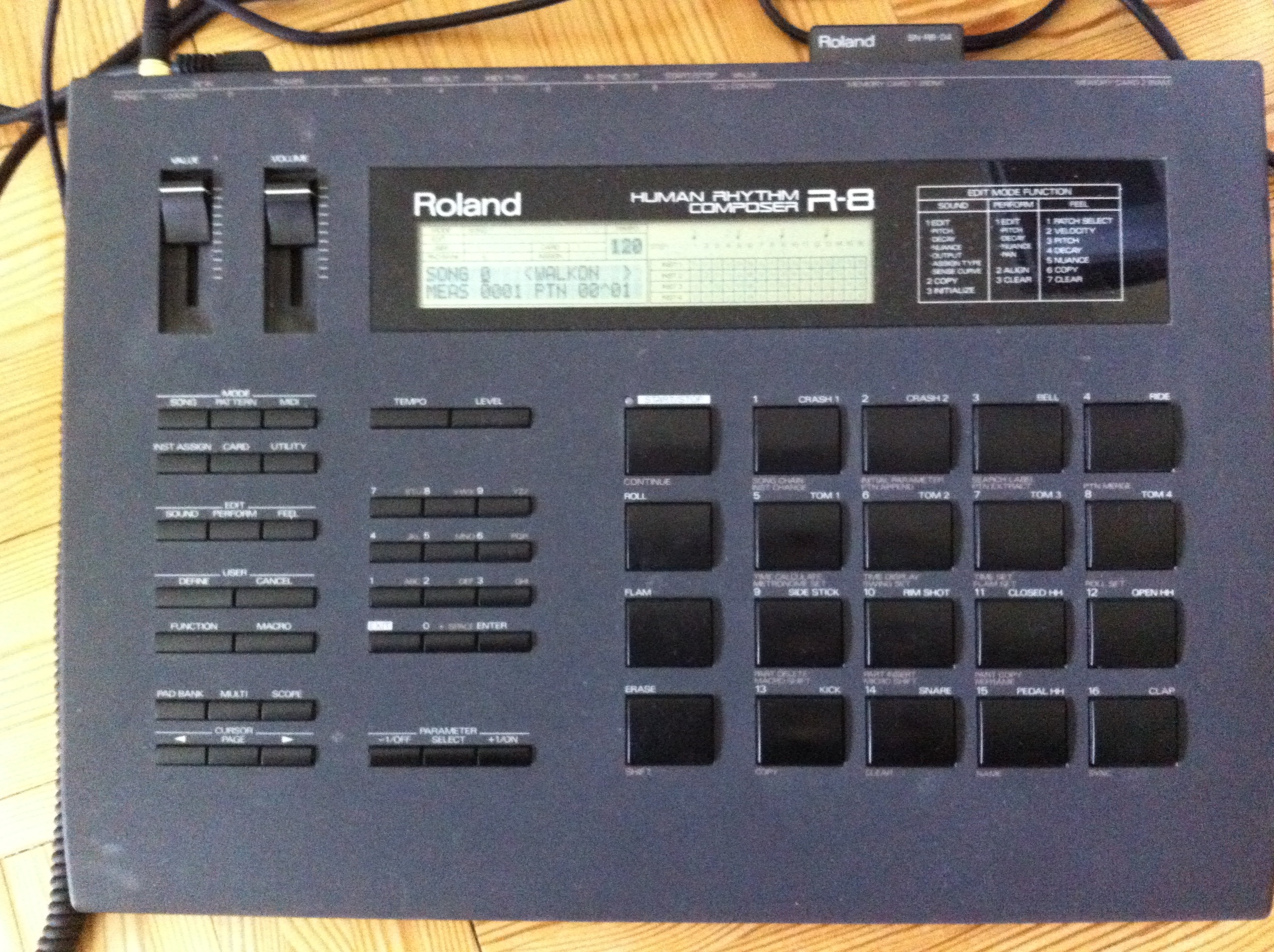 Photo Roland R-8 : Roland R-8 (79081) (#693439) - Audiofanzine