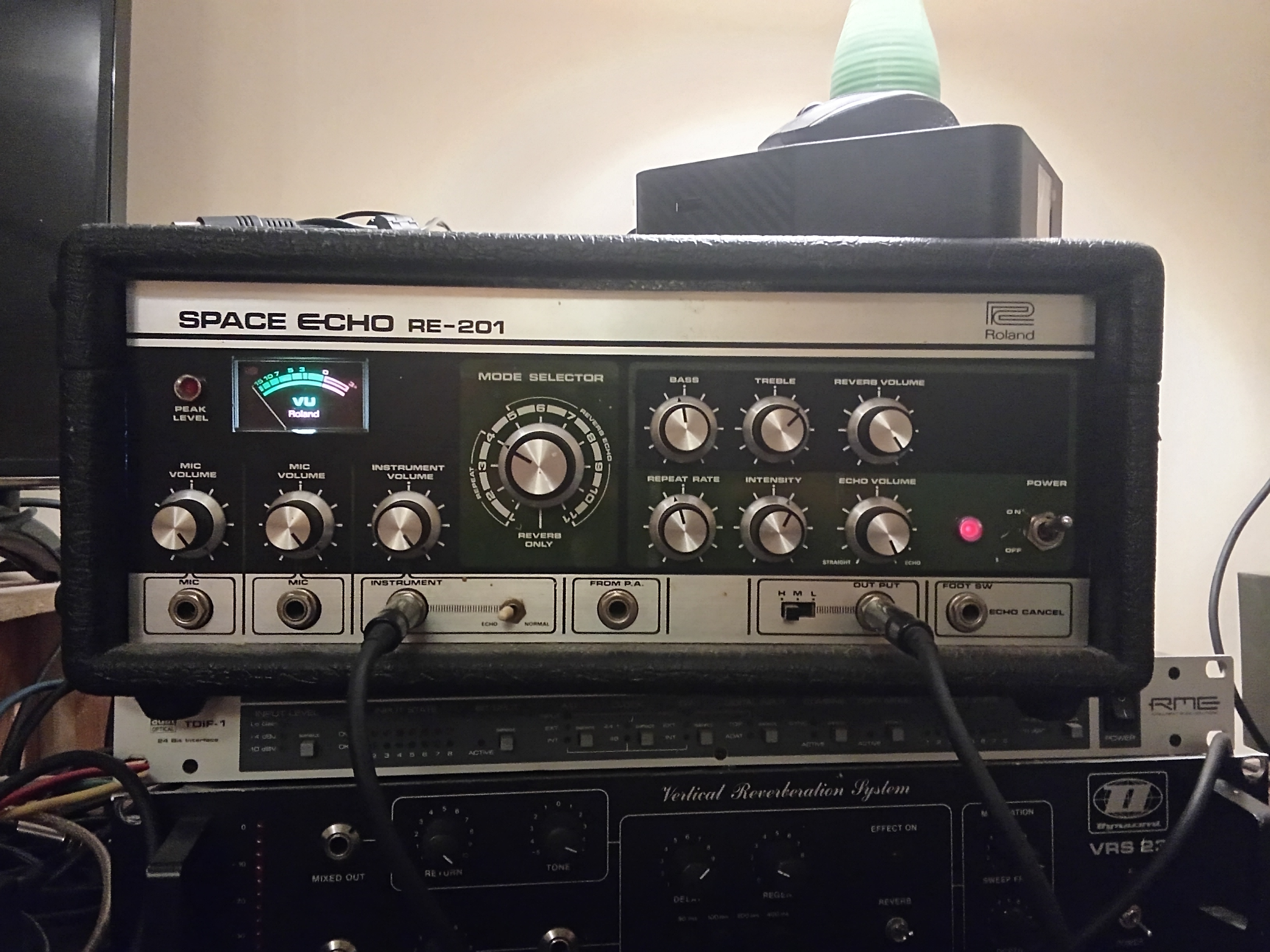 RE-201 Space Echo - Roland RE-201 Space Echo - Audiofanzine