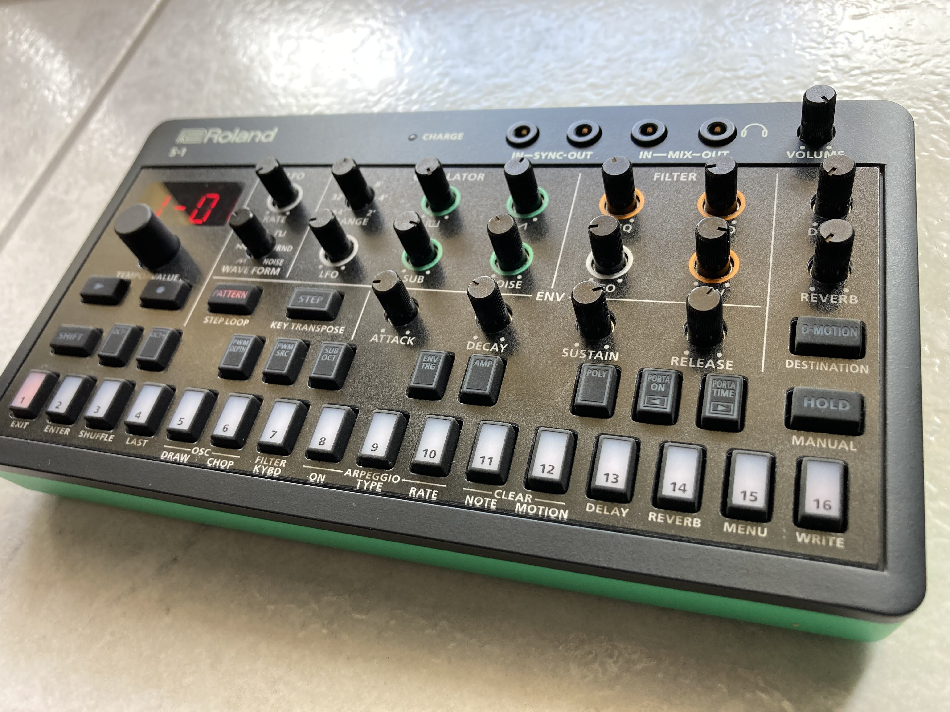 S-1 Tweak Synth - Roland S-1 Tweak Synth - Audiofanzine