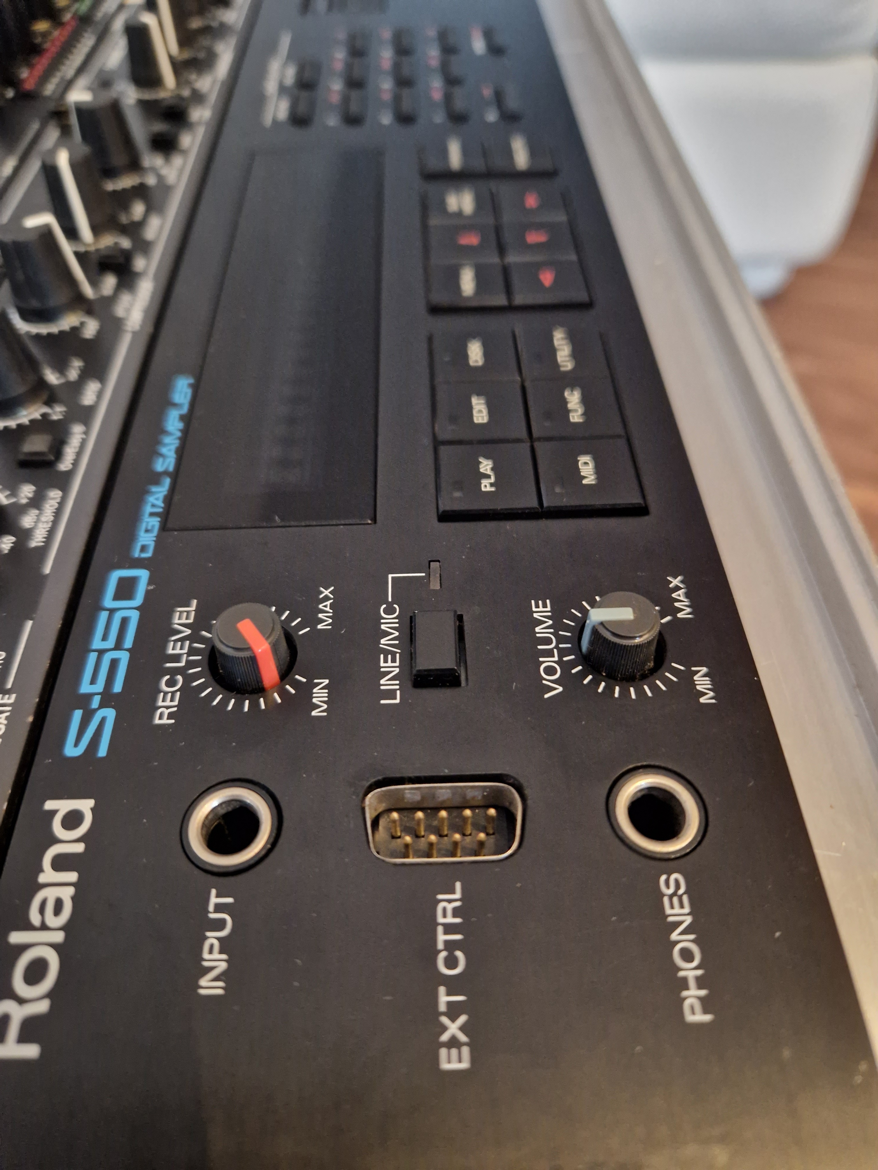 S-550 - Roland S-550 - Audiofanzine