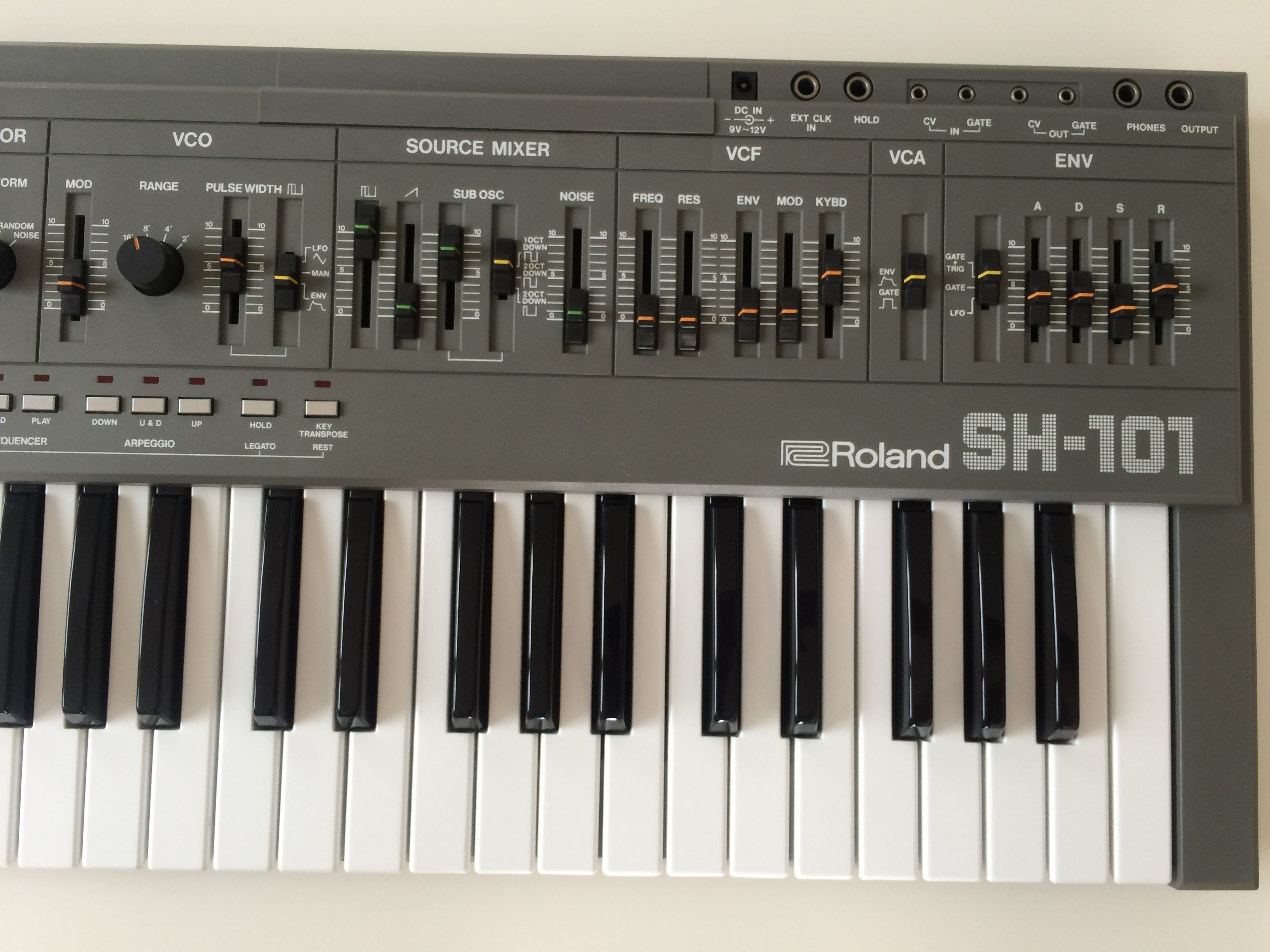 Photo Roland SH-101 : Roland SH-101 (58083) (#1516982) - Audiofanzine